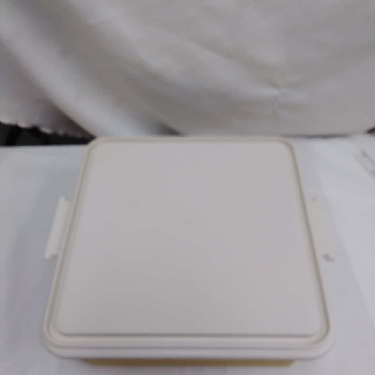 Tupperware Vintage Yellow/Beige Square container (s)