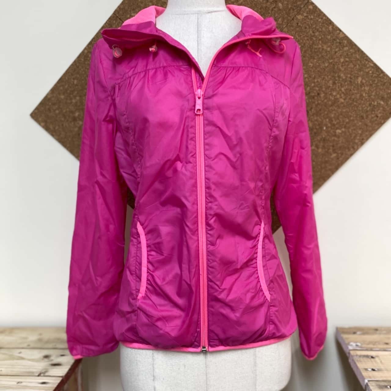 Puma Womens Size 8/10 Spray jacket(s)