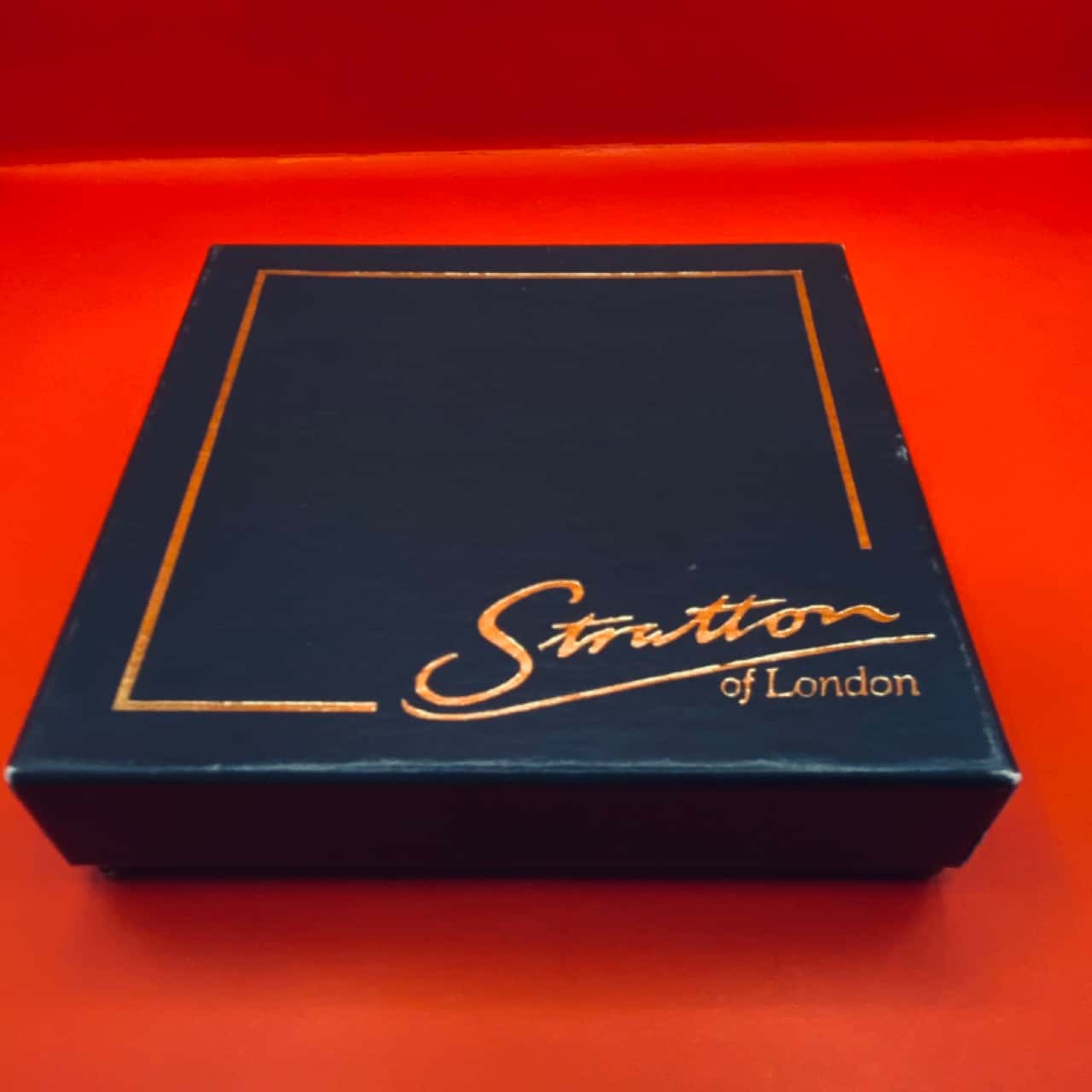 Stratton London Womens Powder Compact Gold (s)