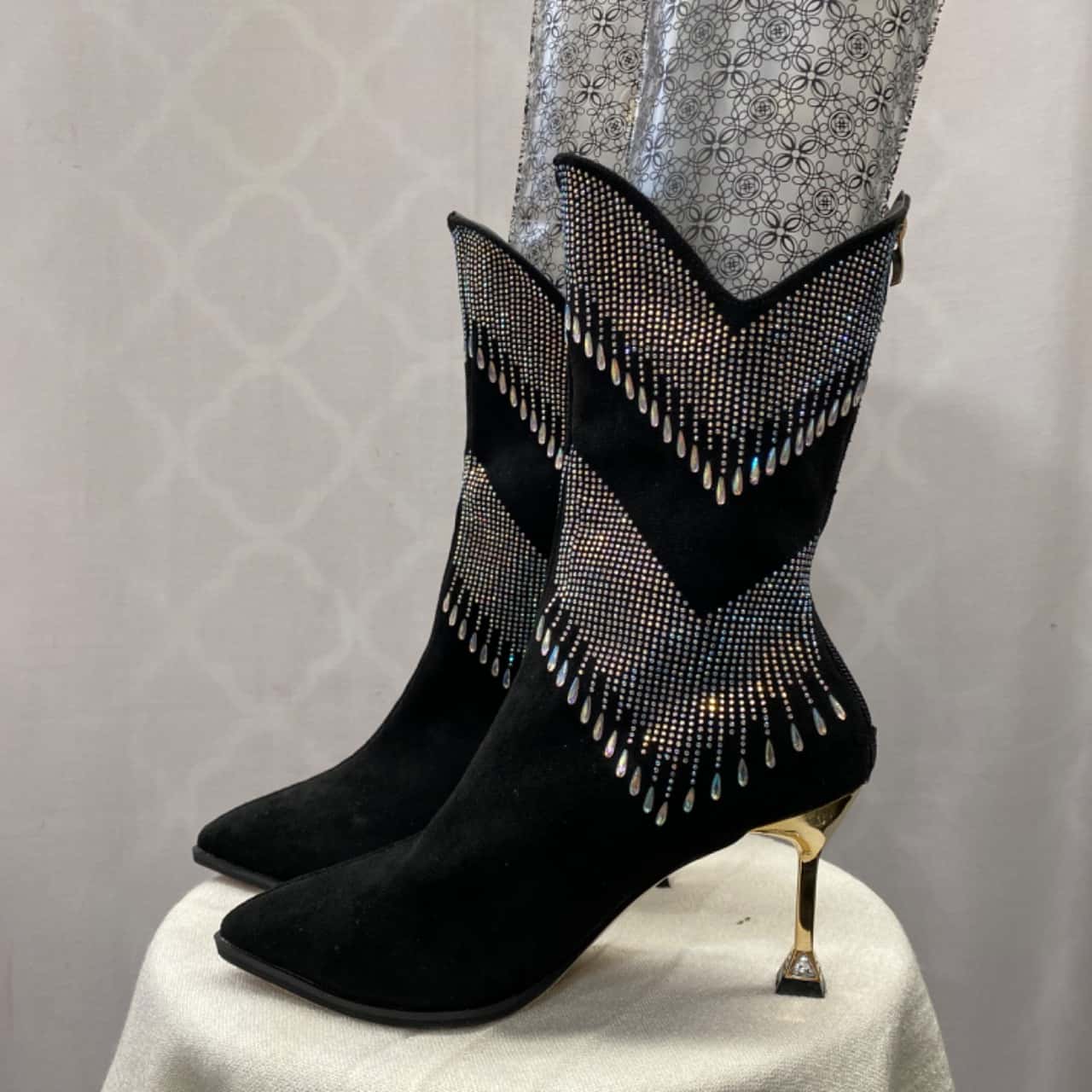 Women's Size 39 Black Bedazzled Boots(s)
