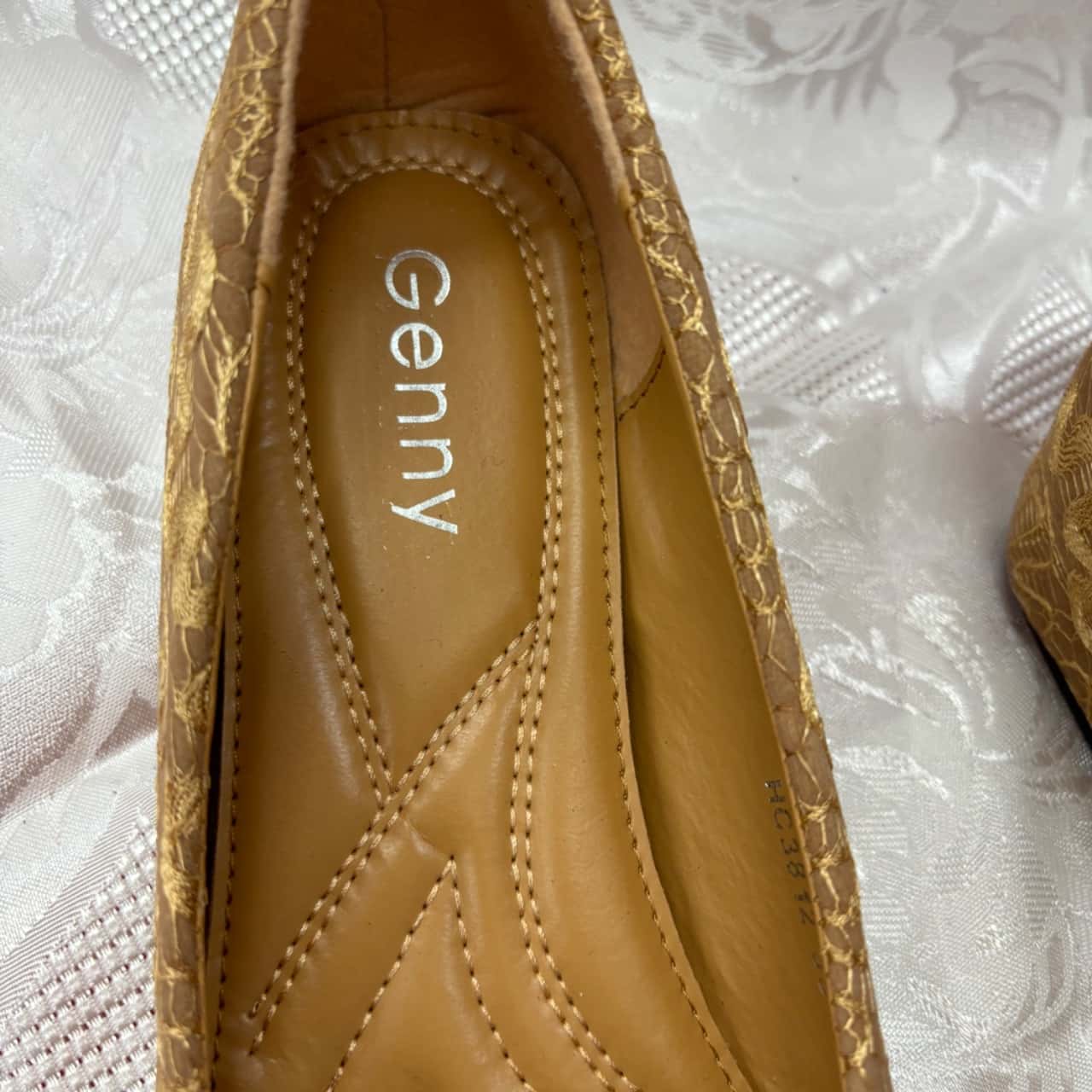 Womens Size 39 Brown / Gold Genny Flats
