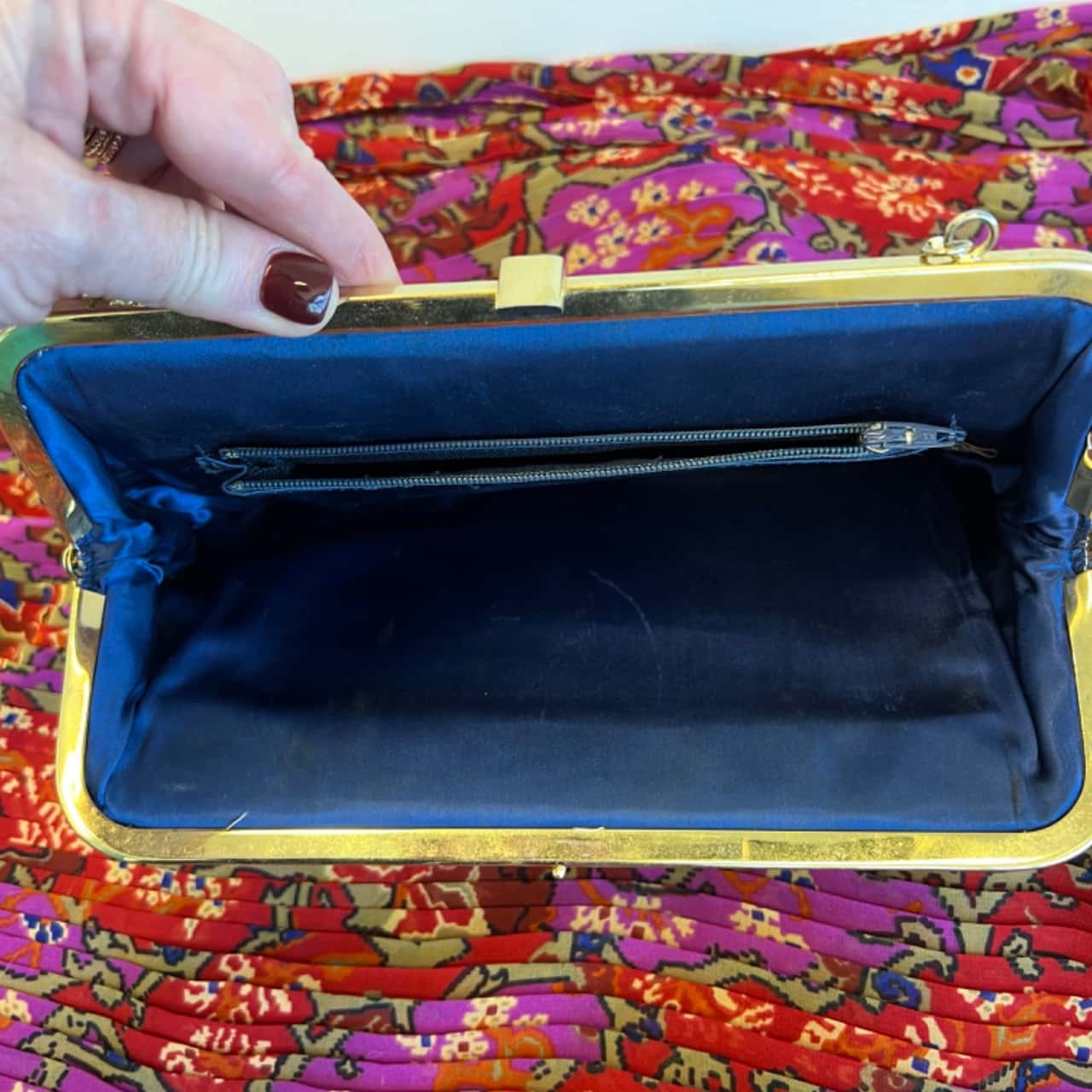 VINTAGE Handbag with Clasp Closure and Chain Handle - Off White / White