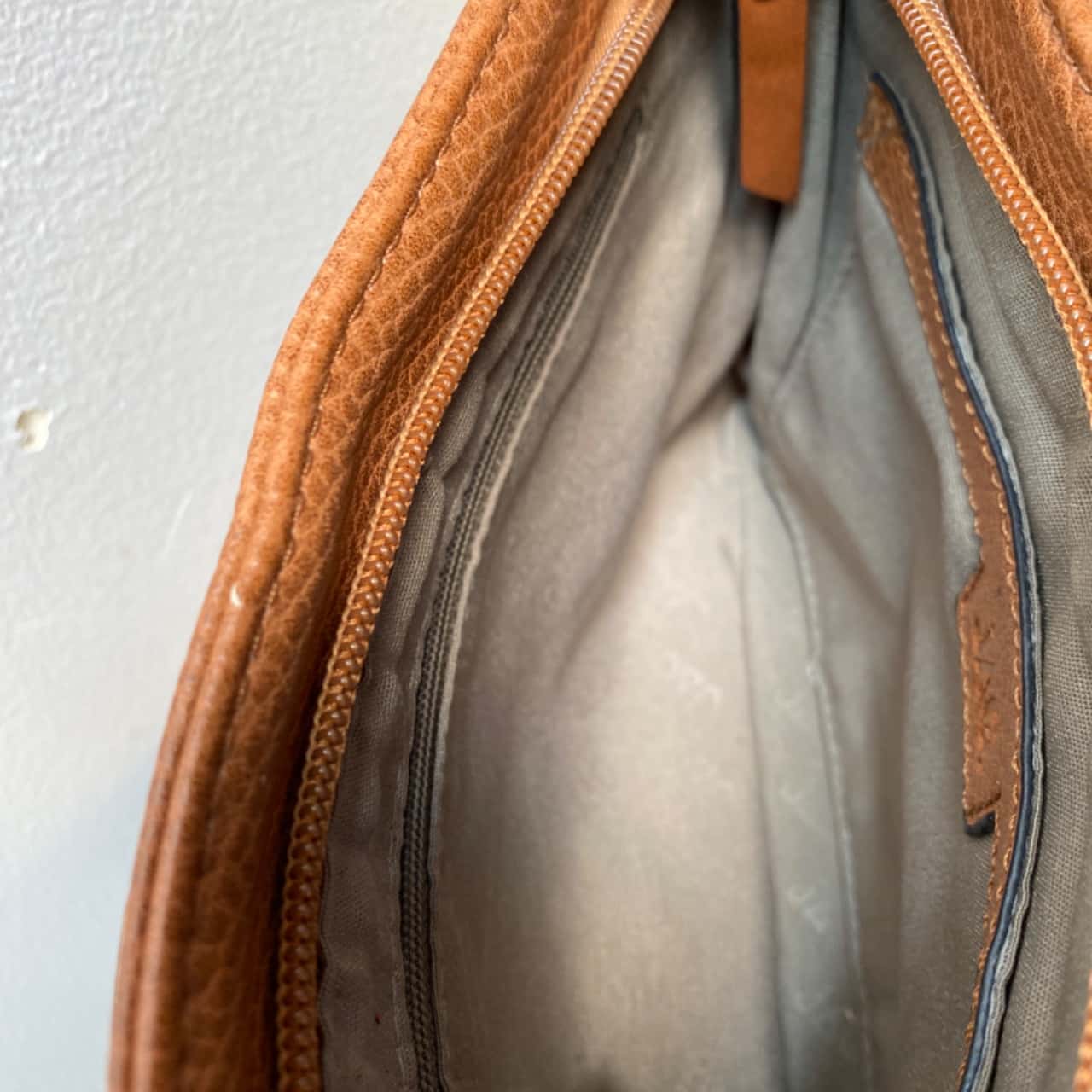 Jag Womens Tan Cross Body Bag (s)