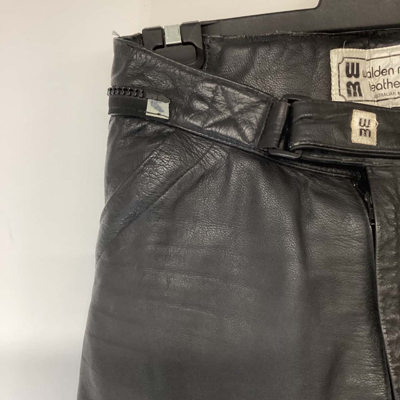 Walden Miller Womens Leather motorcycle pants. (Waist:40cm length:43")