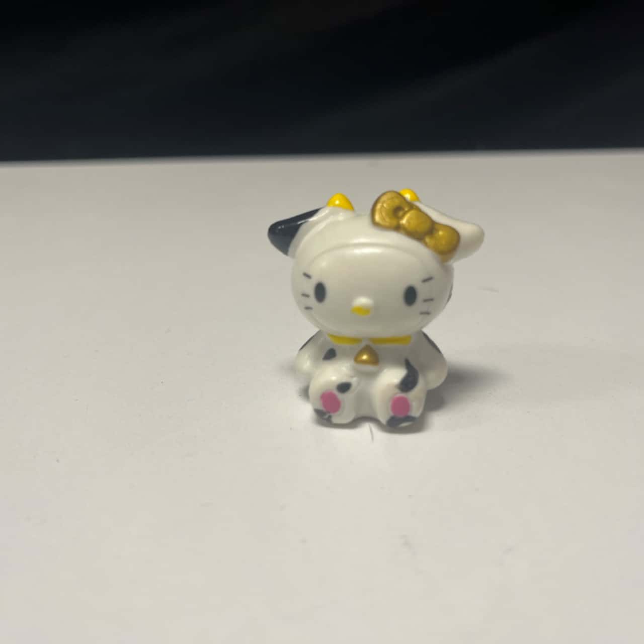 Set of 11 variants of hello kitty figurines