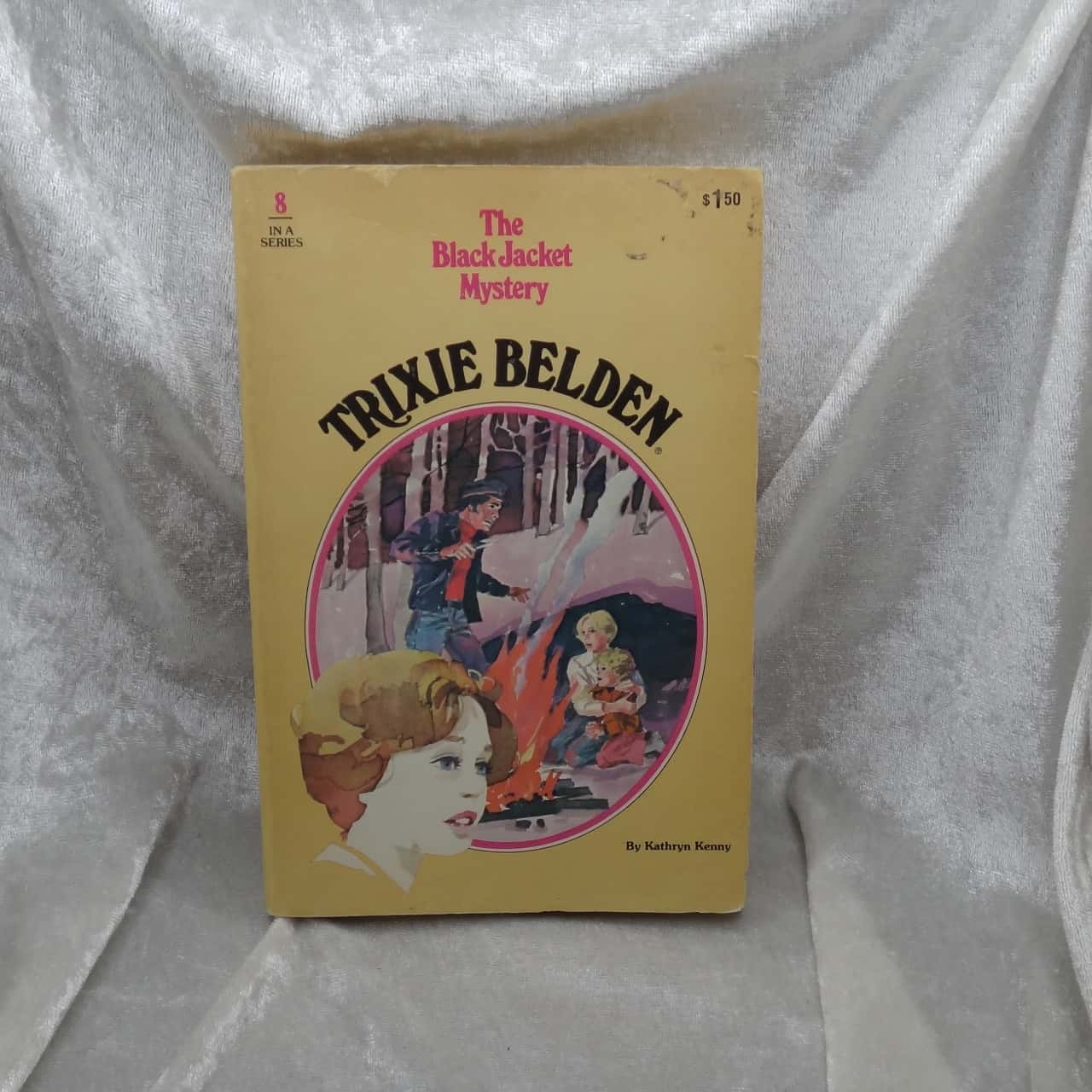 Vintage Book - Trixie Belden "The Black Jacket Mystery" #8 - 1977(s)