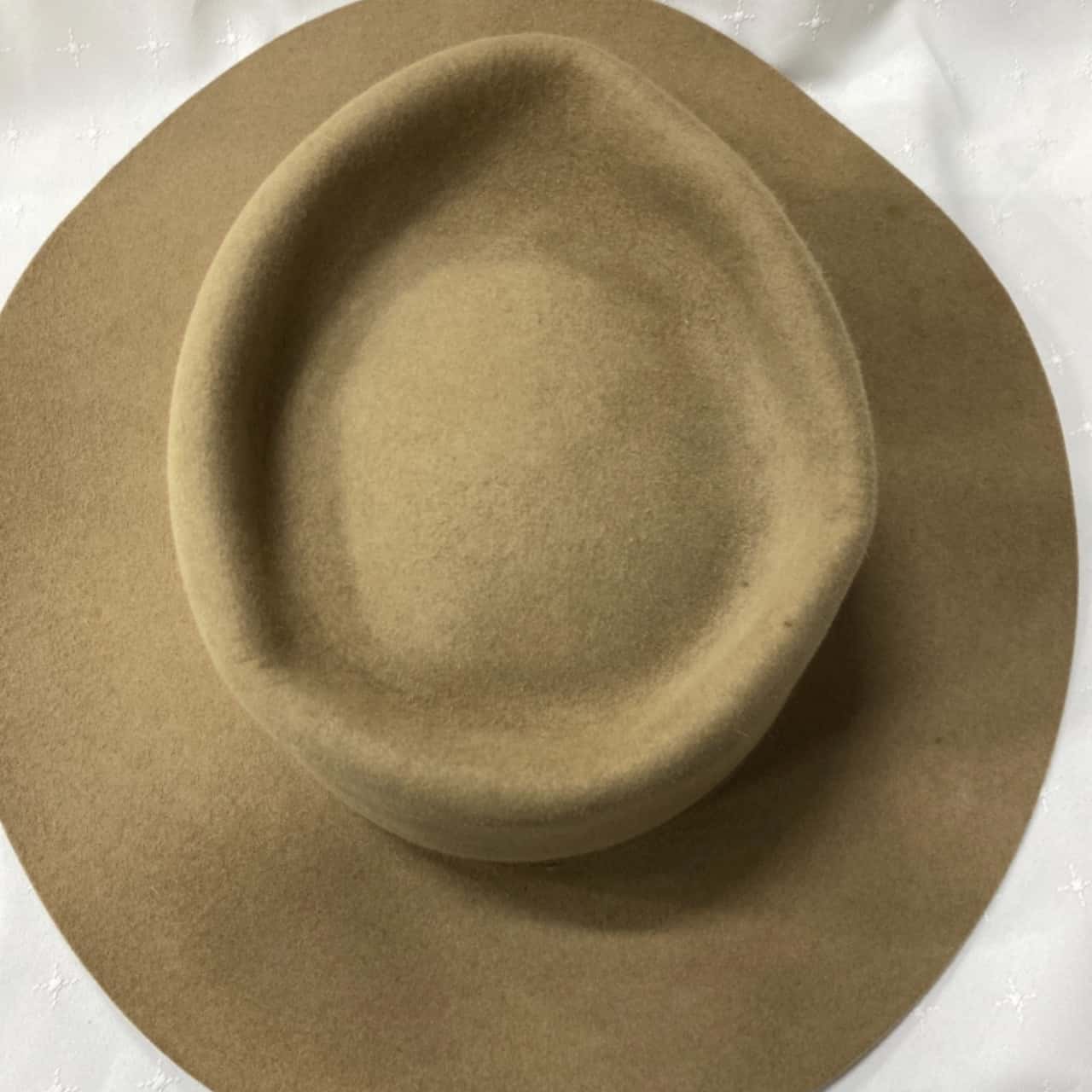 Mens Brown Akubra hat(s)