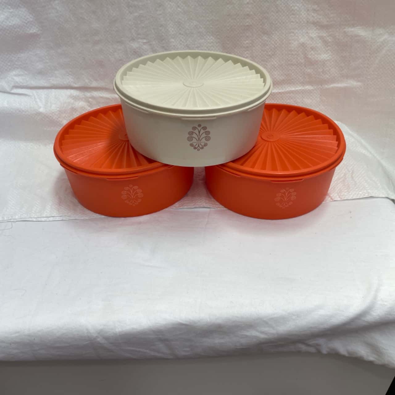 Vintage Tupperware. Servalier Press Seal Containers x3 (s)
