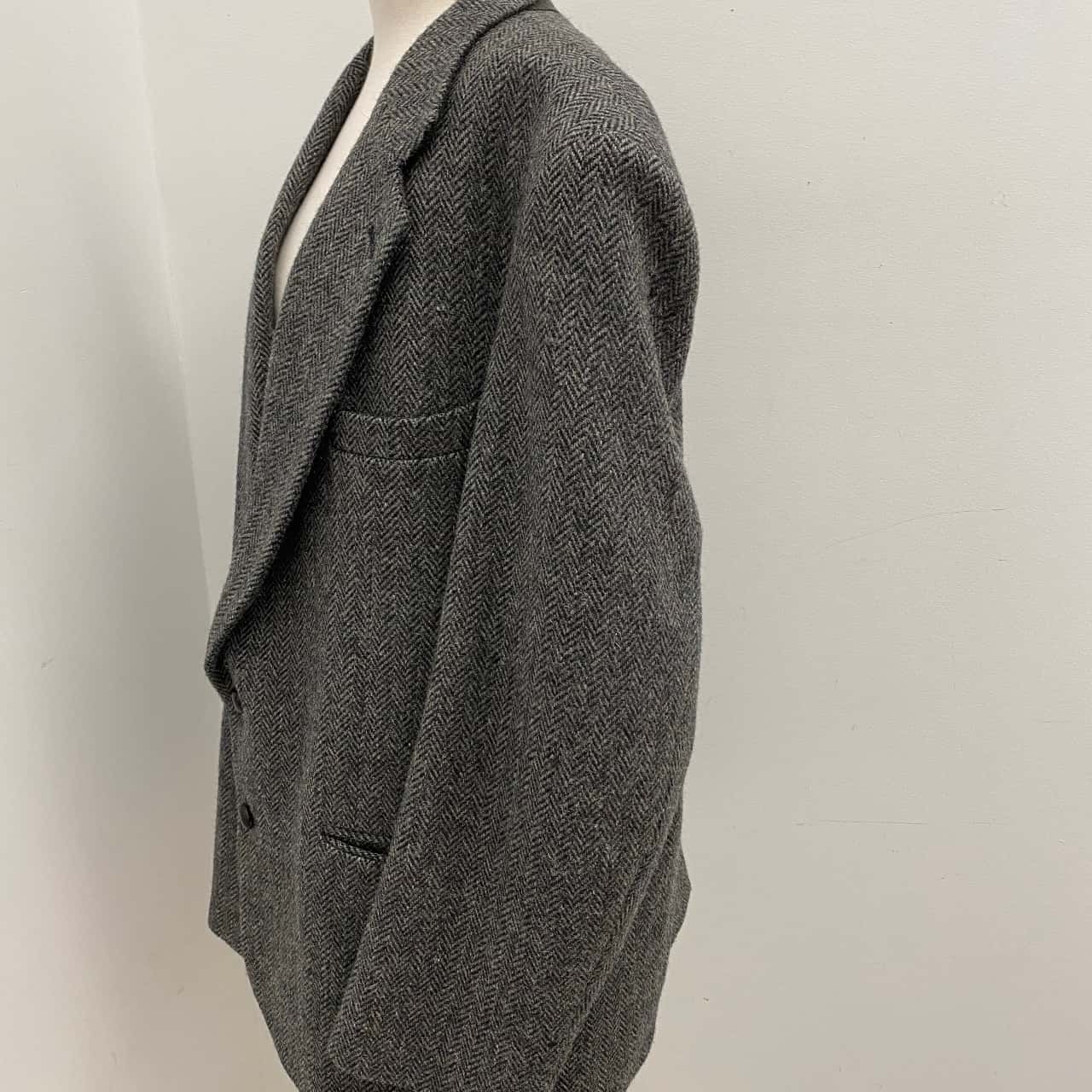 Freedman Macquarie Tweed Jacket. Fits chest 112cm. Waist 99 cm.(s)
