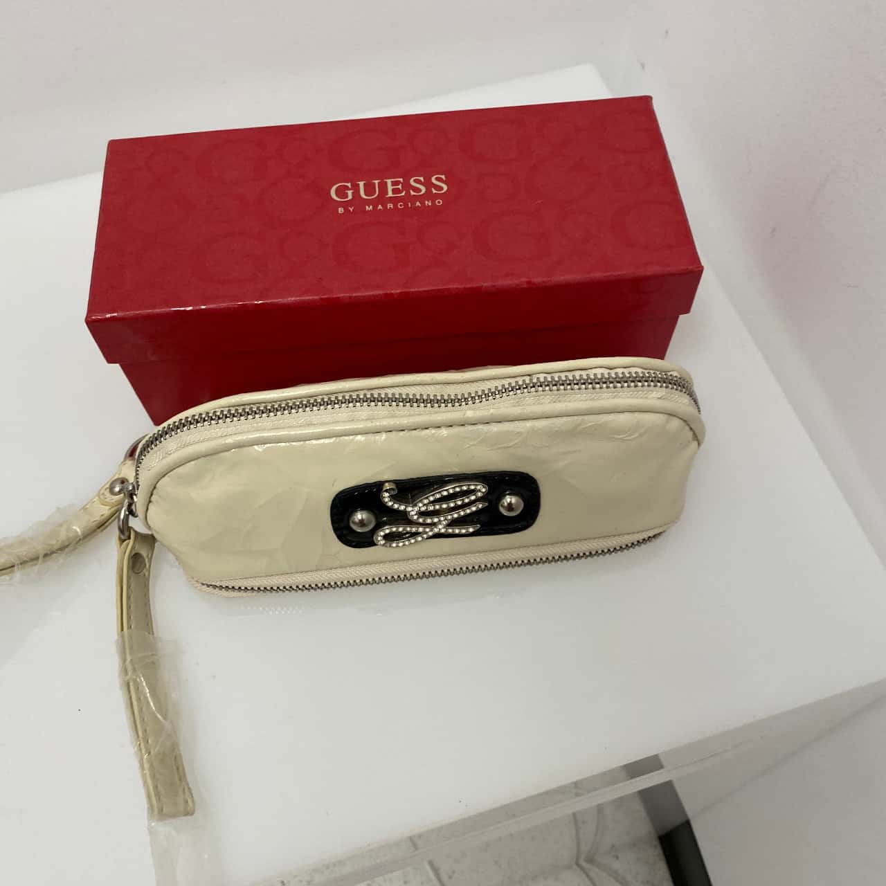 Guess Cream Pencil Case. New in gift box(s)