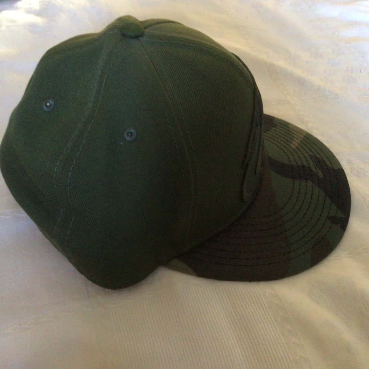 Mens VINTAGE KHAKI NBA CAVS BASKETBALL CAP ONE SIZE Adjustable (s)