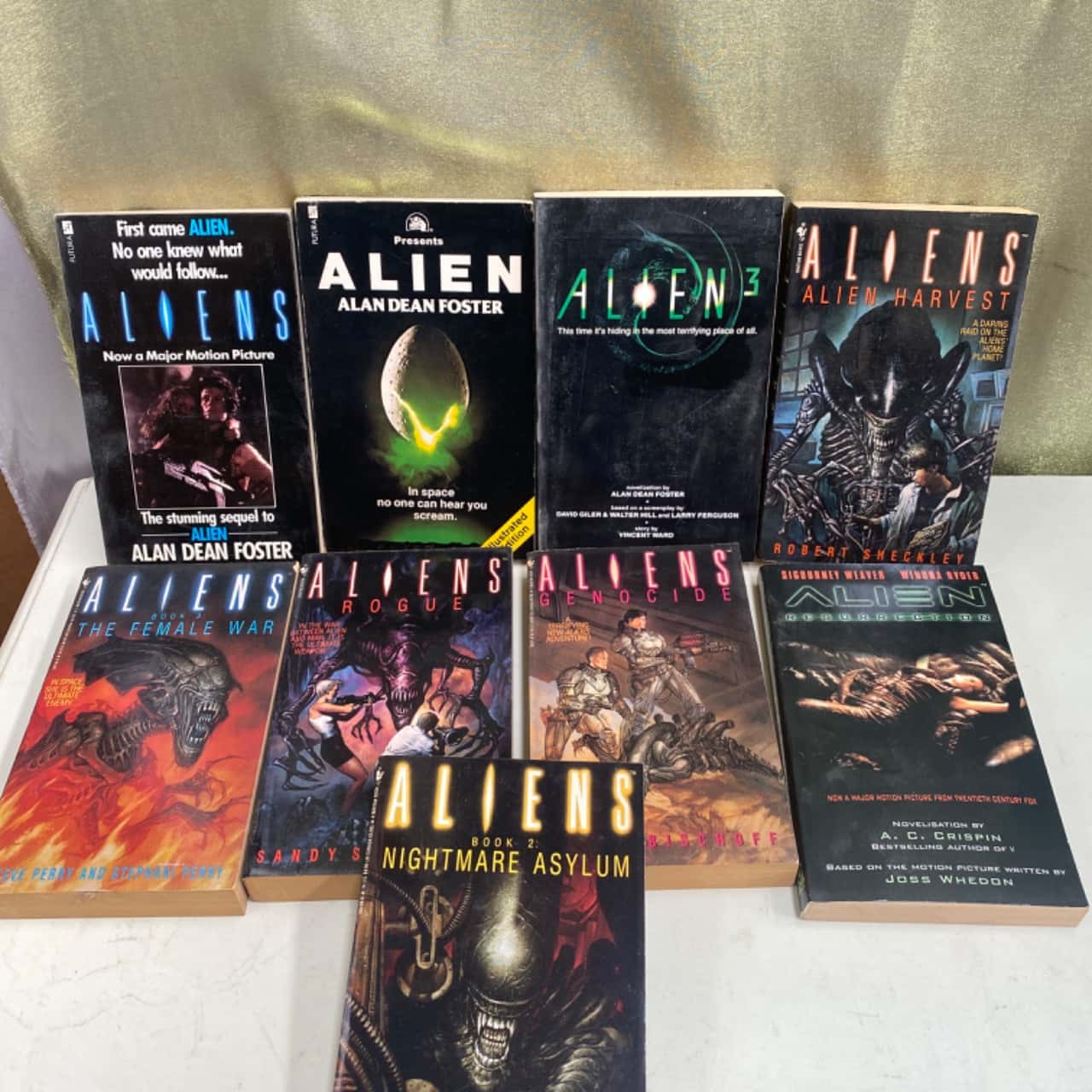Vintage Aliens x9