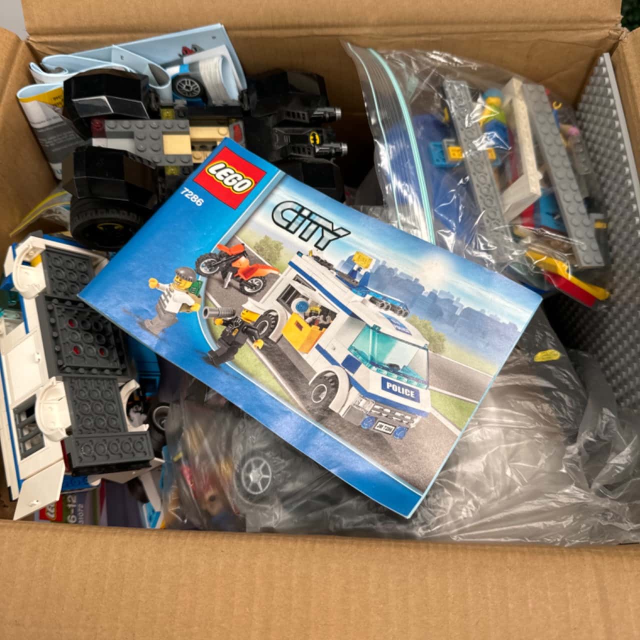 5kg assorted Lego city pieces (s)