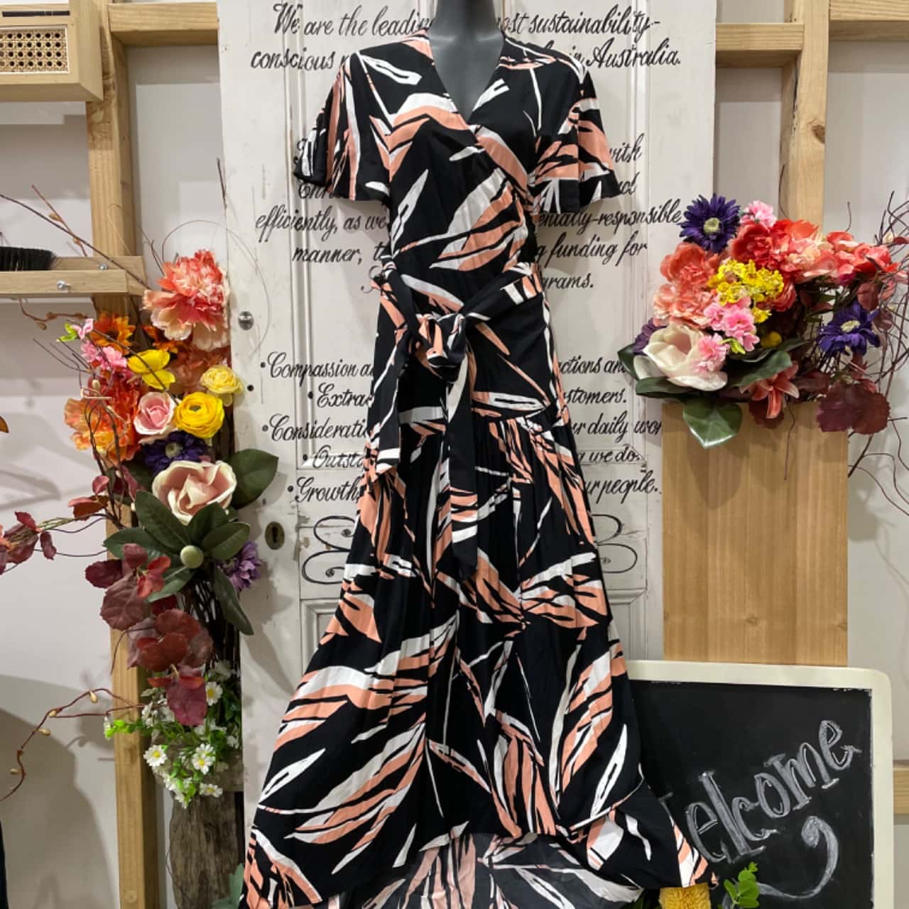 SALE!! STUNNING SPRING TIME WRAP DRESS!! NWOT!! Country Road Brand ...