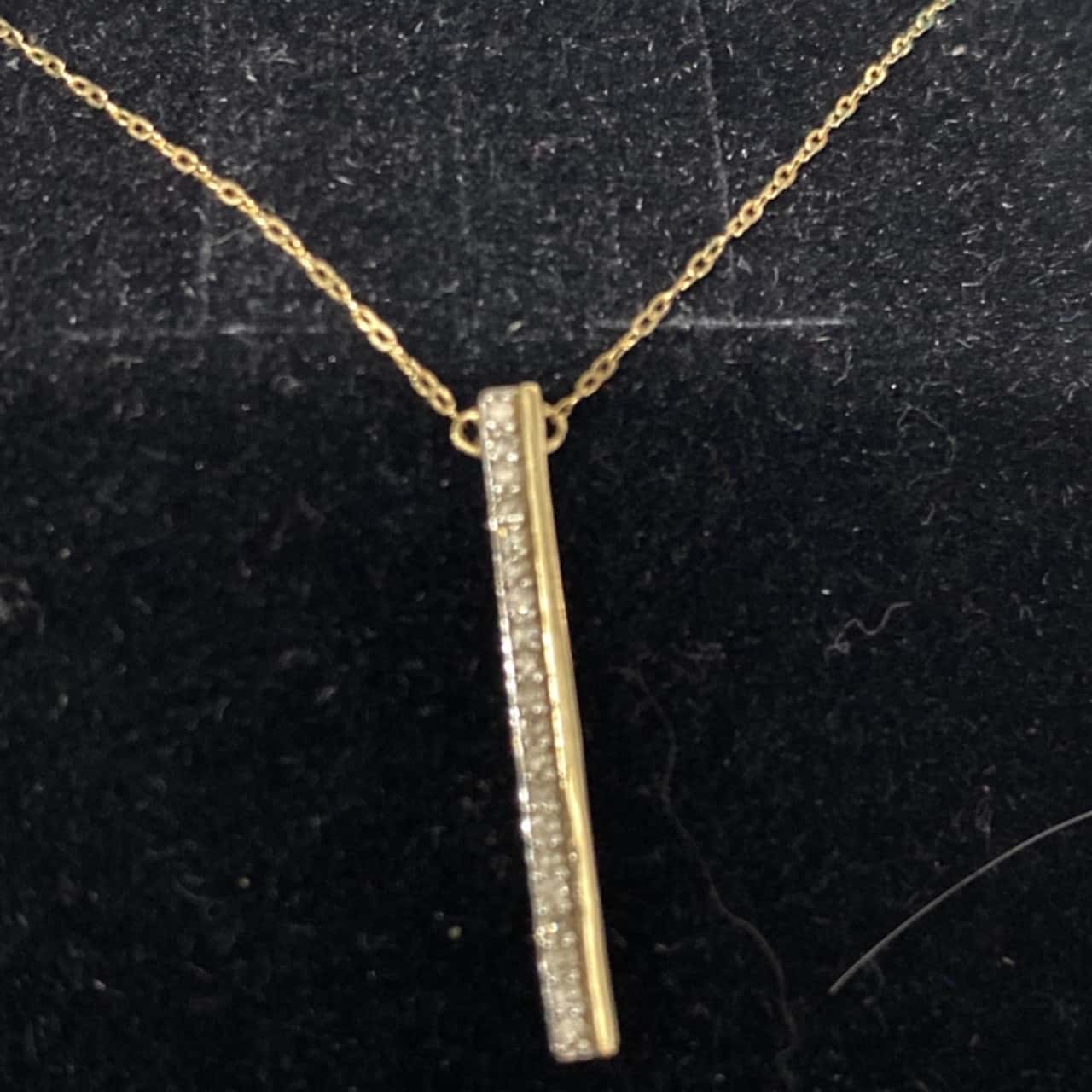 9ct gold chain and pendant (s)