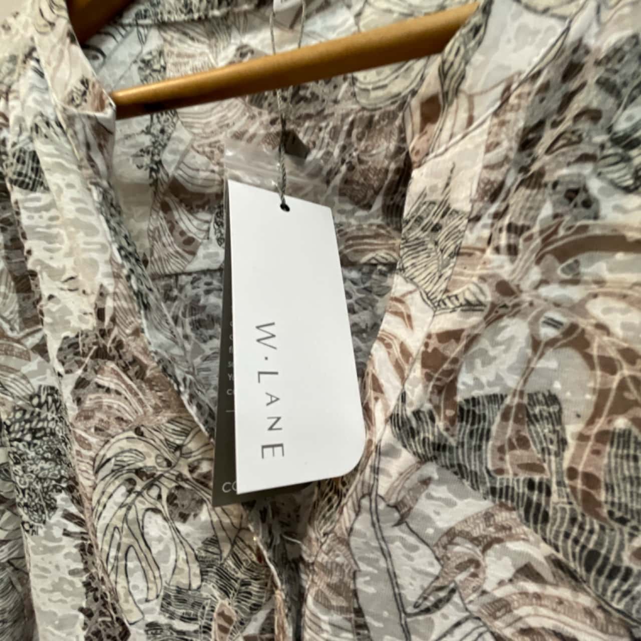 W.Lane Womens Size L top