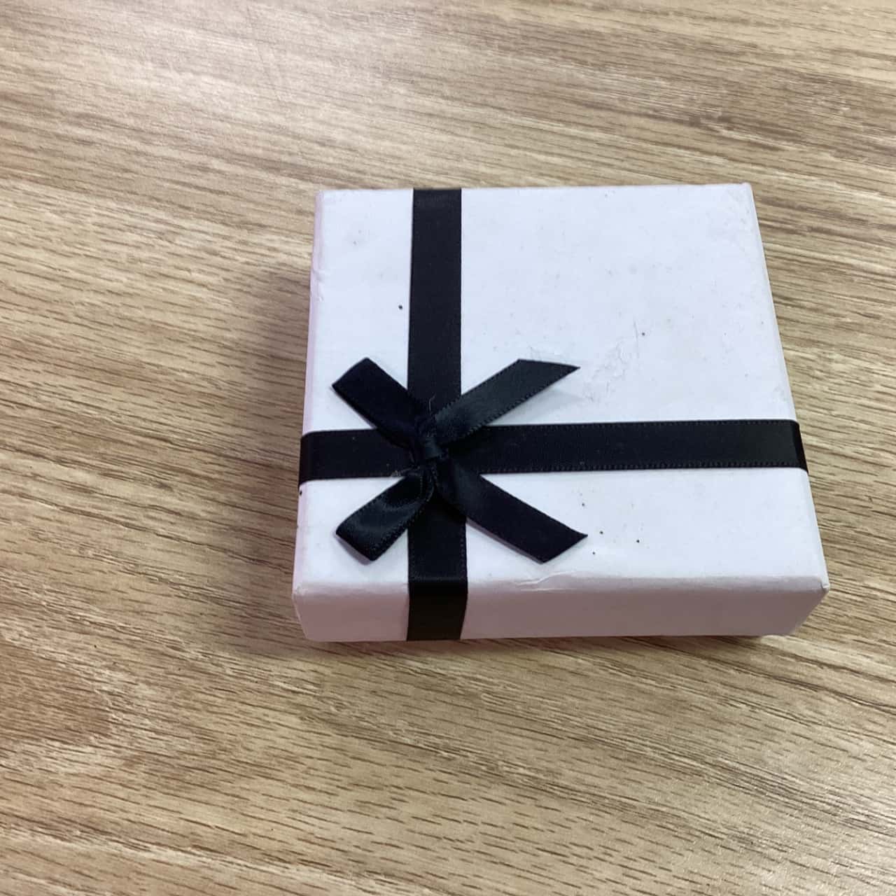 Womens Beaded Necklace / Earrings Black / Silver