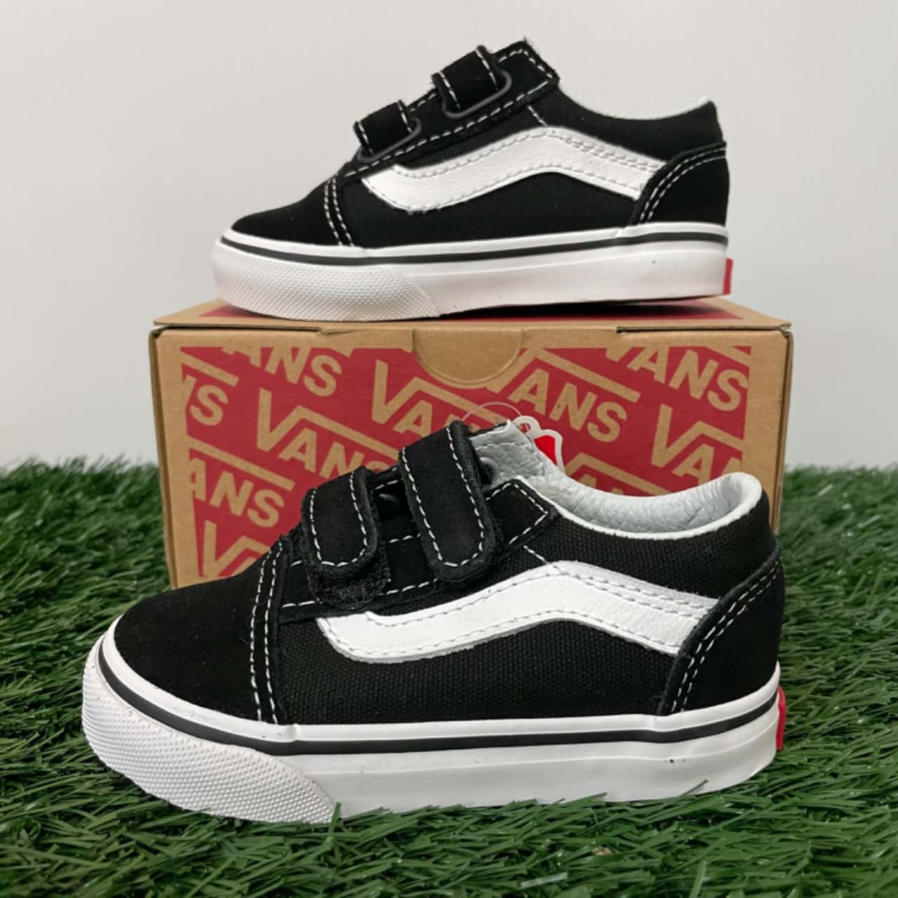 Vans Old Skool V Black & White Sneakers US Toddler Size 6(s)