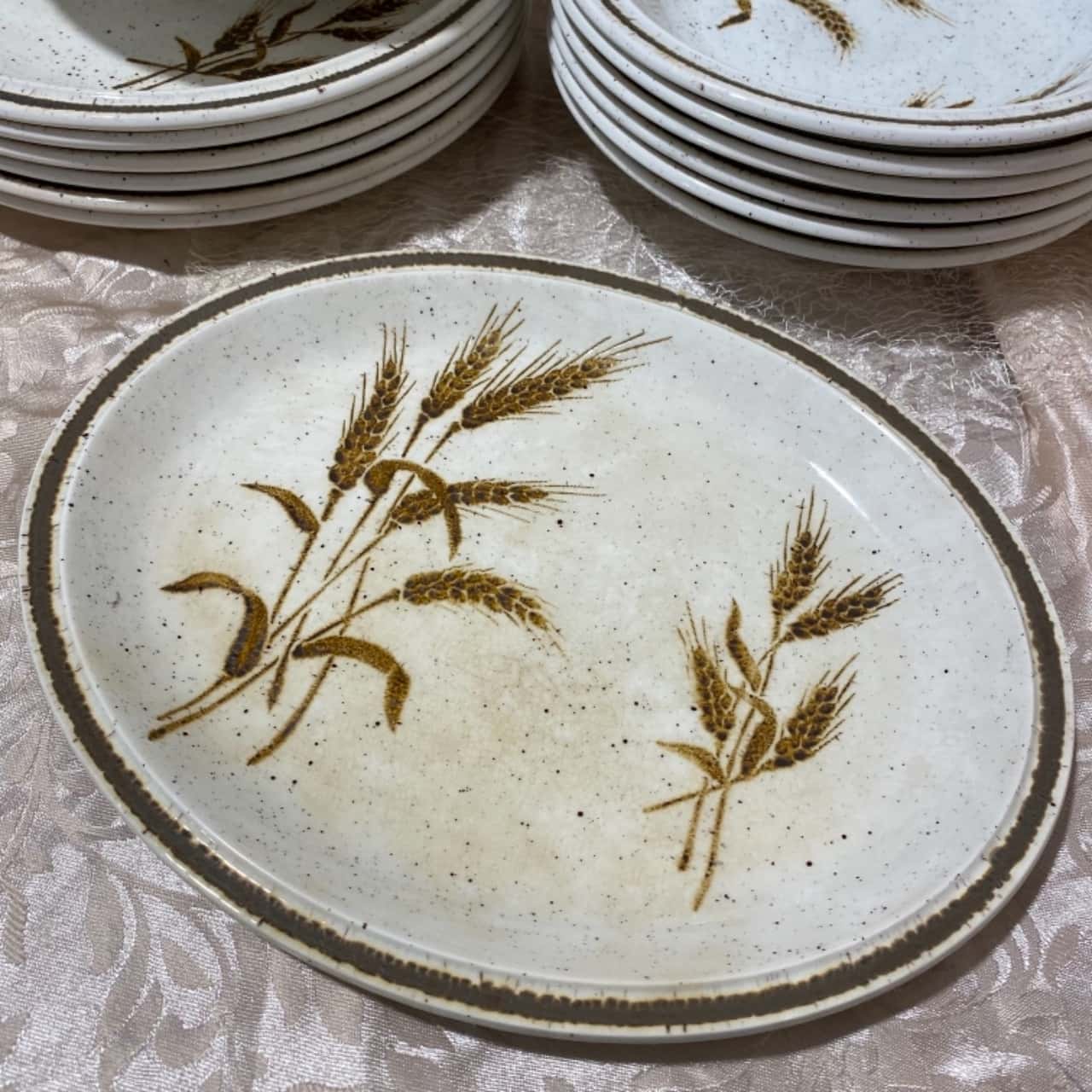 Royal Tudor Wheat 15 Piece Dinner Set