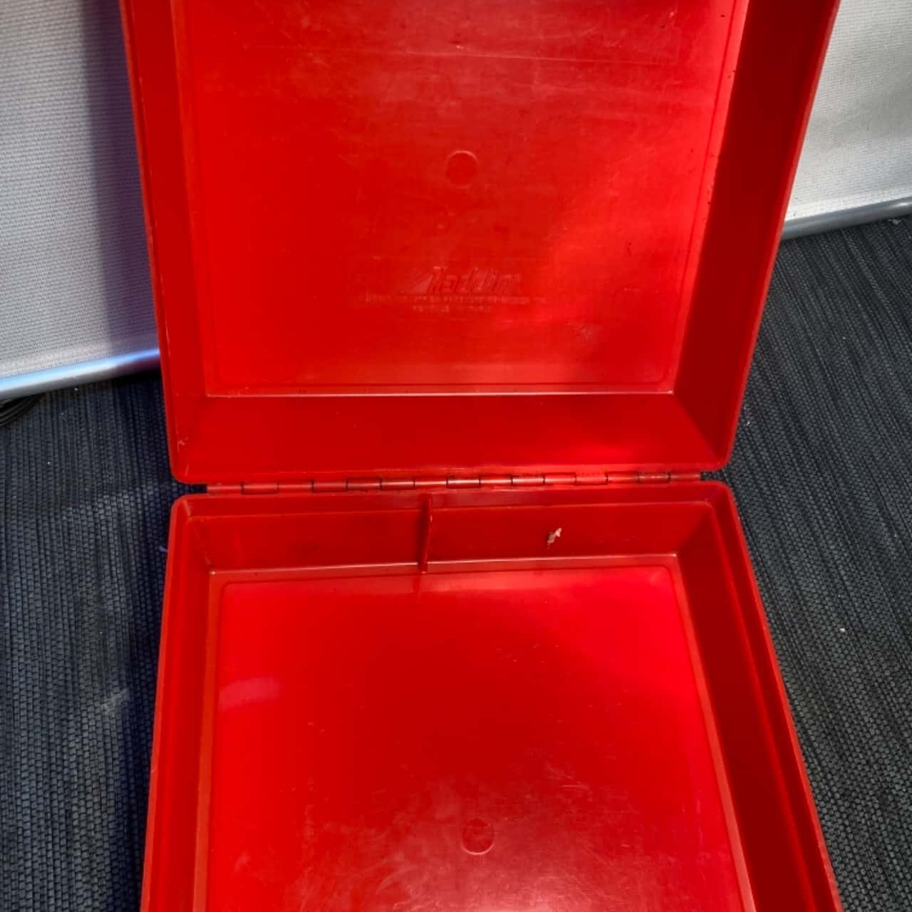 Walt Disney world Aladdin industry lunch box (s)