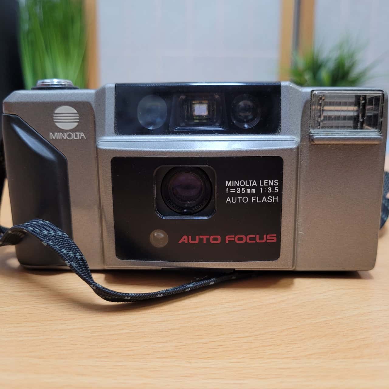 Minolta AF-E 35mm Point and Shoot Camera (s)