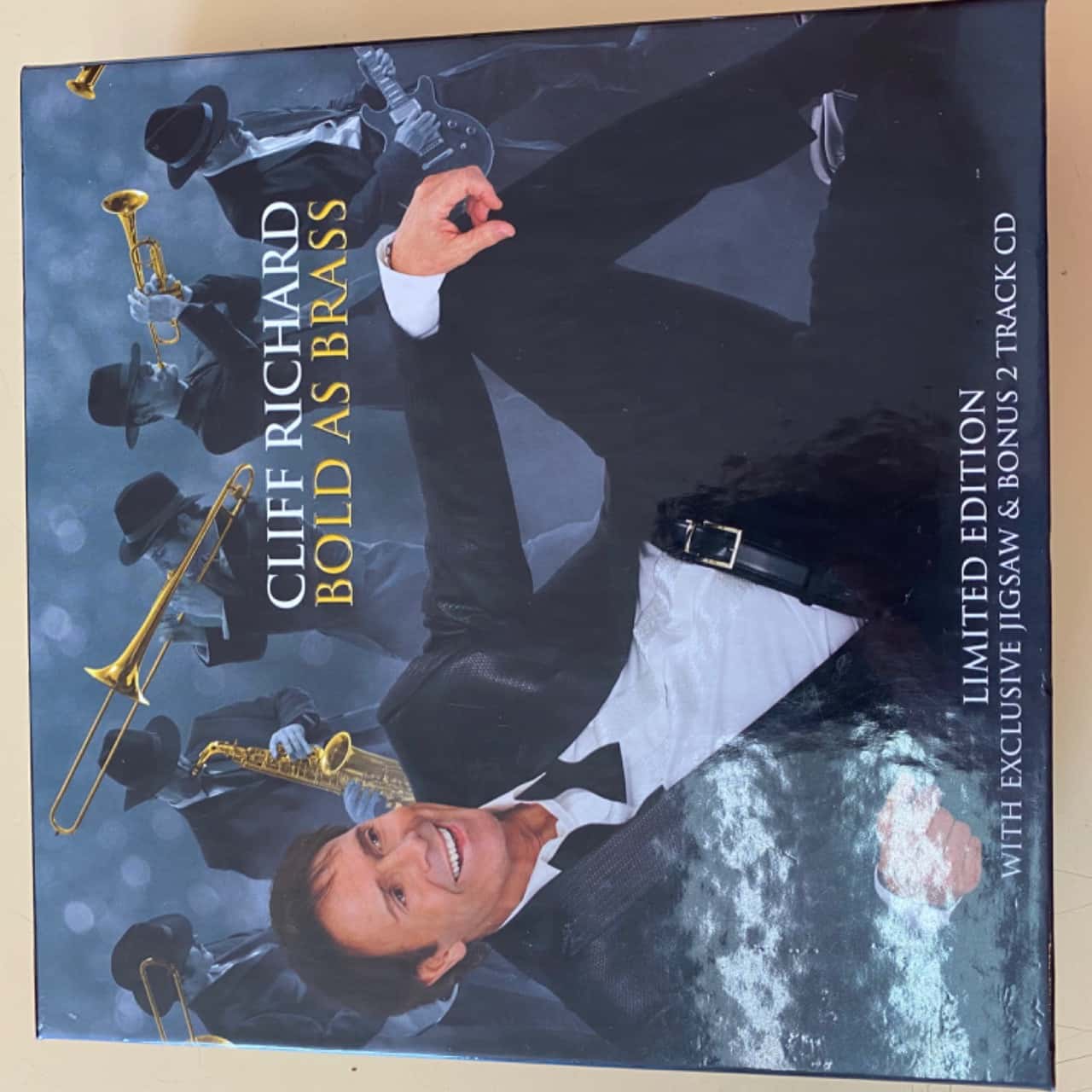 Cliff Richard Limited Edition jigsaw &Bonus 2 Track CD