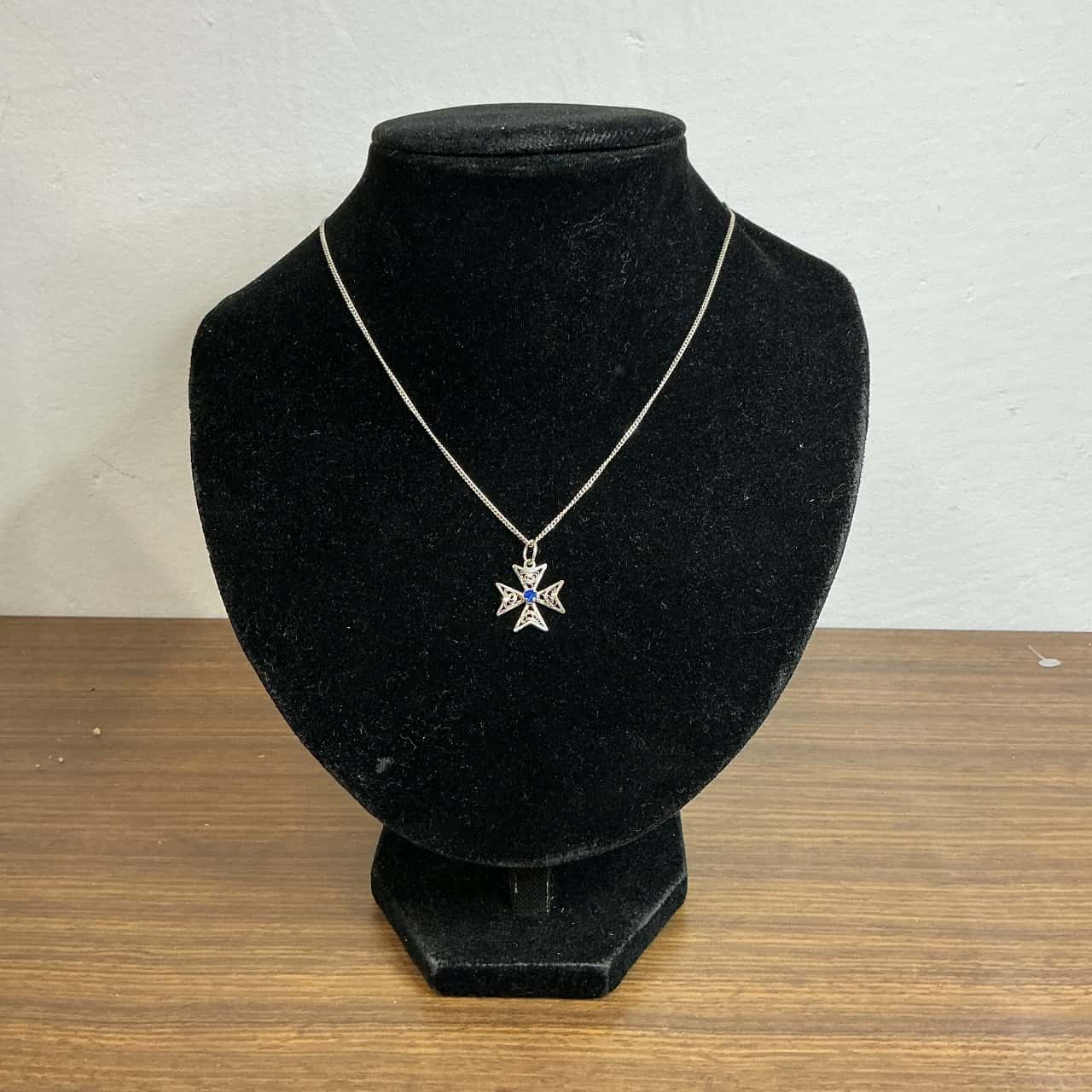 925 Sterling Silver Maltese Cross Pendant on Silver Chain (s)