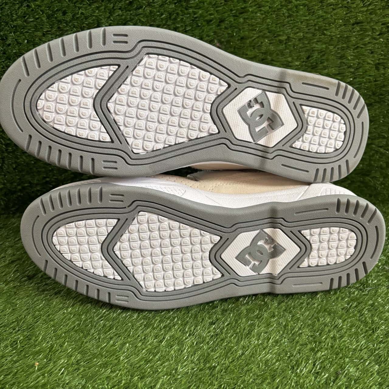 DC Construct White Sneakers Size 8 US (Men’s 9.5)