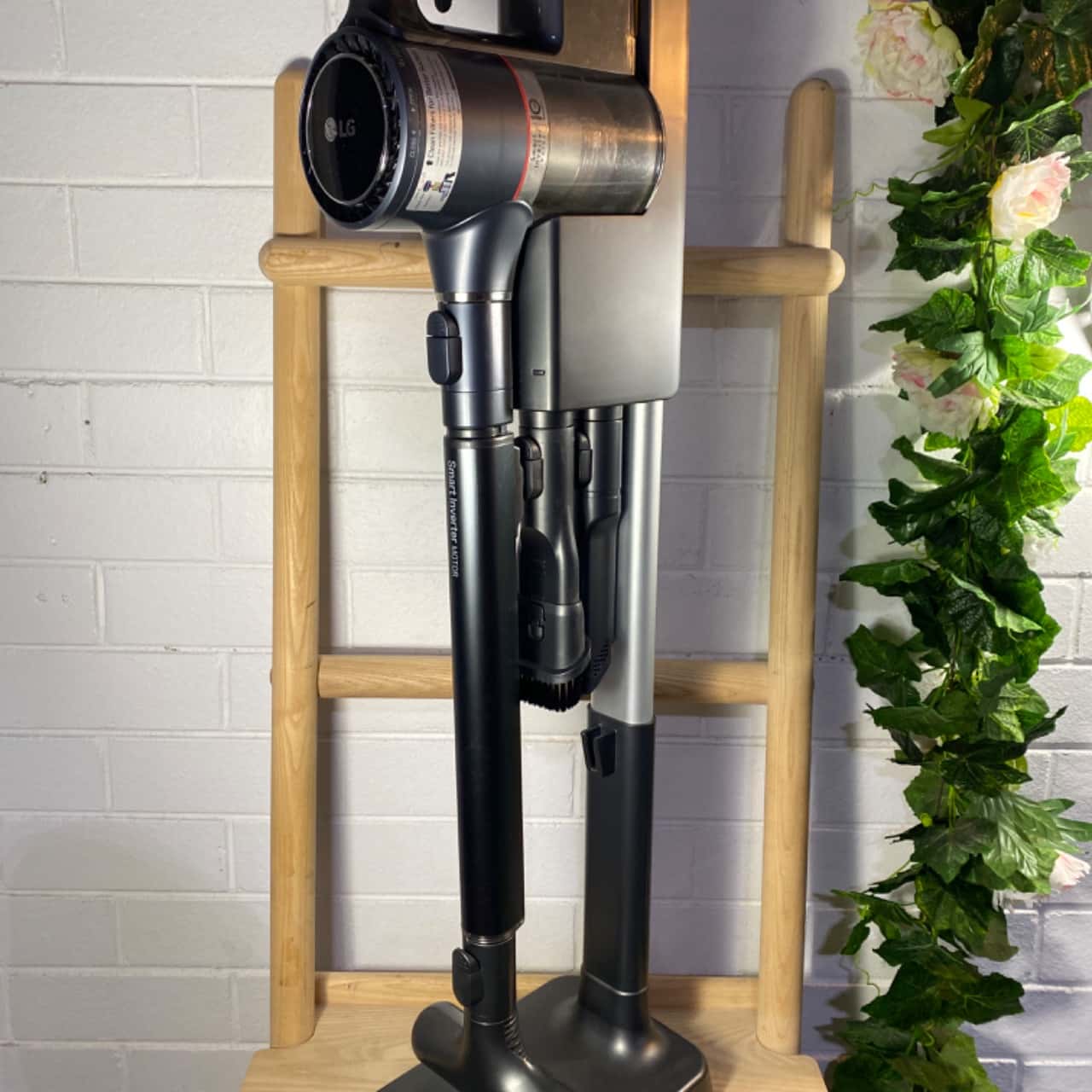 LG Cordzero Stick Vaccuum System Set *PICK UP ONLY*