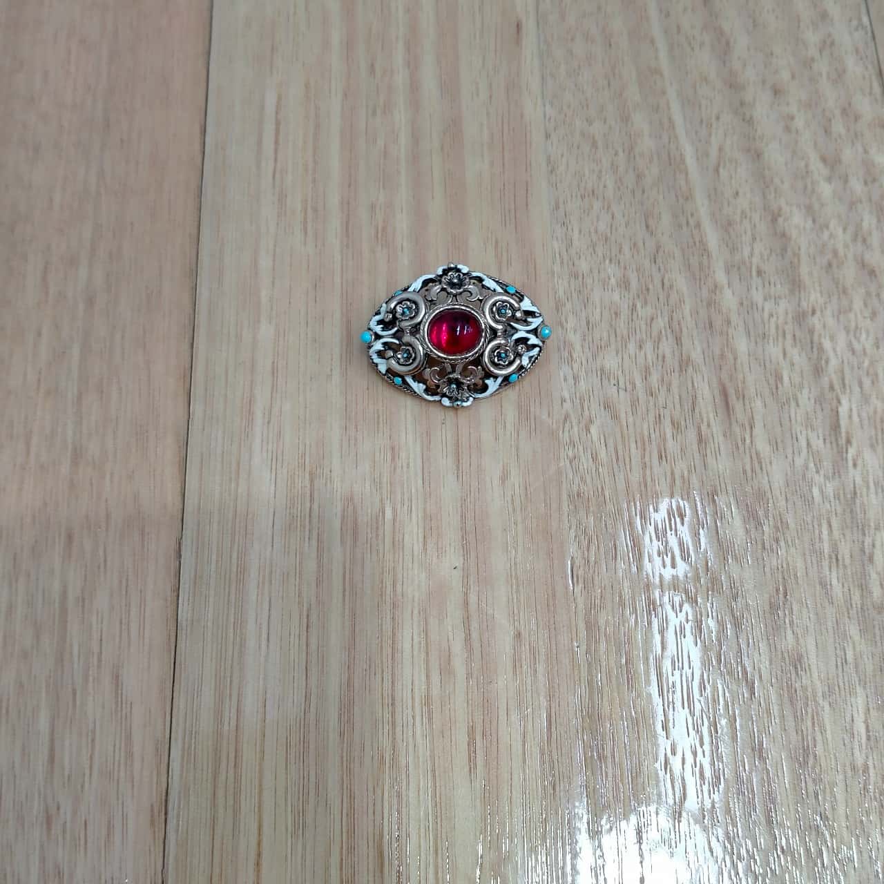 Womens Brooch/Pendant Gold Tone / Red Stone
