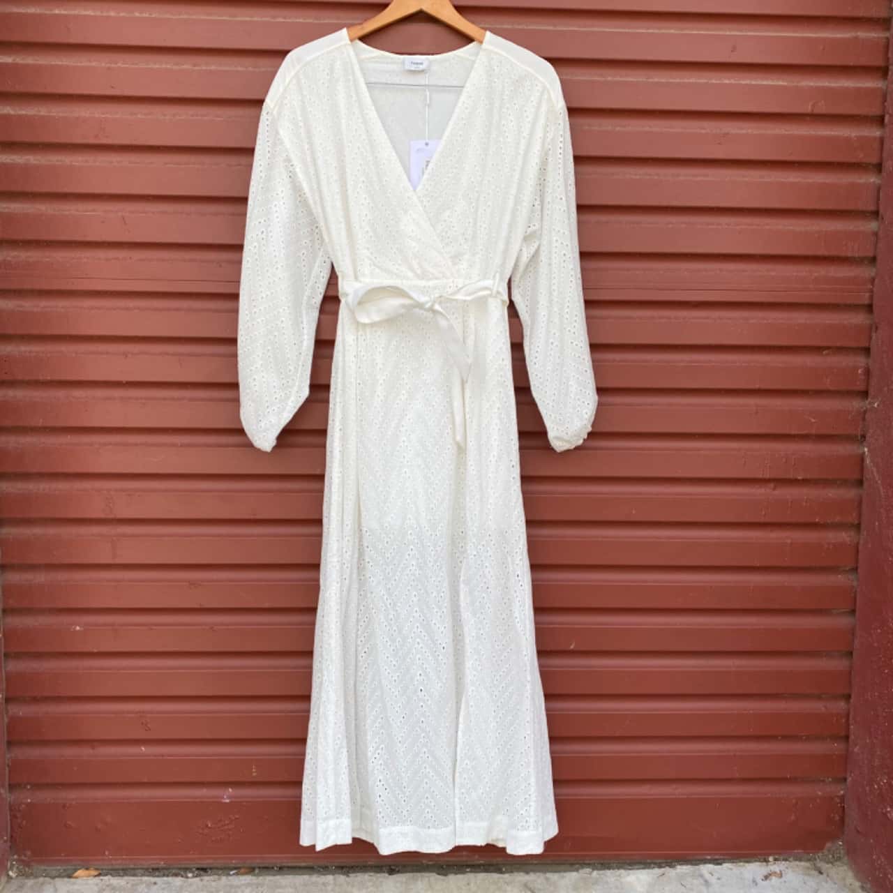 Suboo Womens Size M Ivory Long Sleeve Maxi Dress