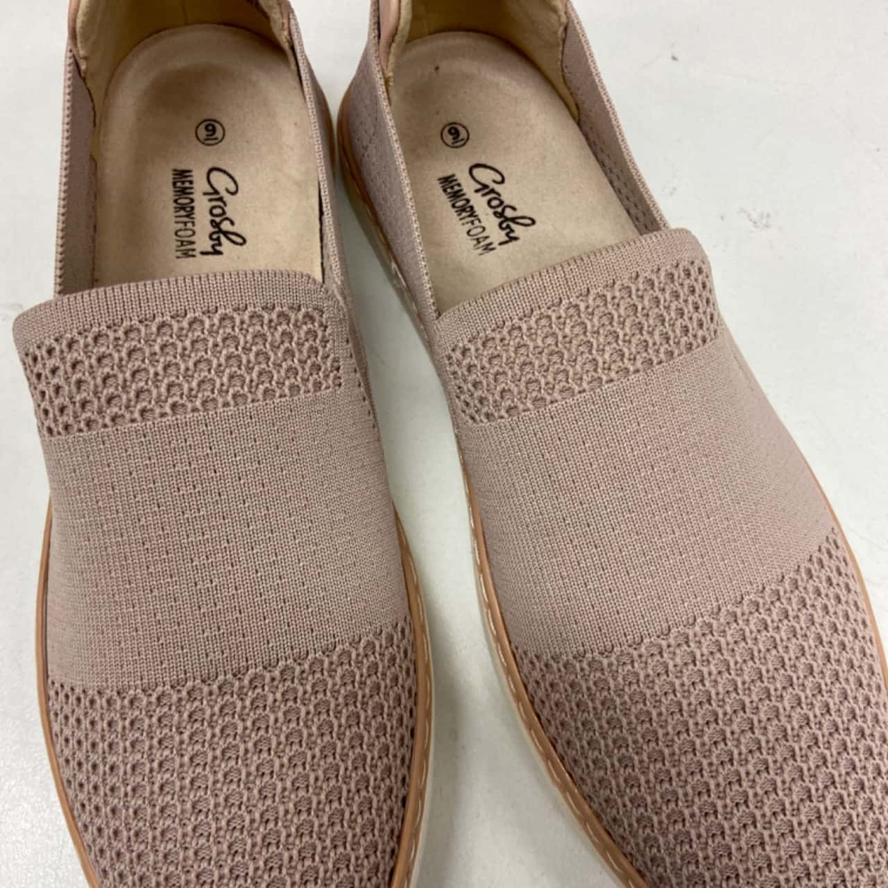 Ad new condition Grosby Womens Size 9 Nude flats (s)