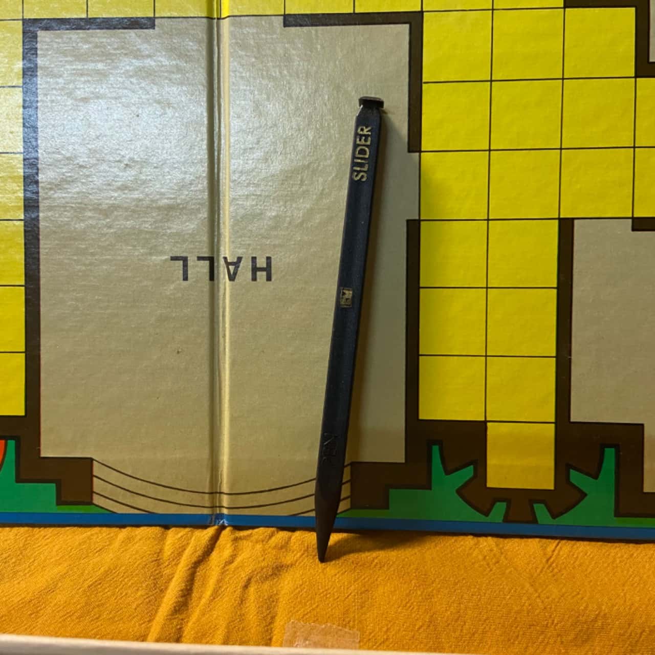 1965 edition Waddingtons Cluedo with reusable note cards, missing lead pipe