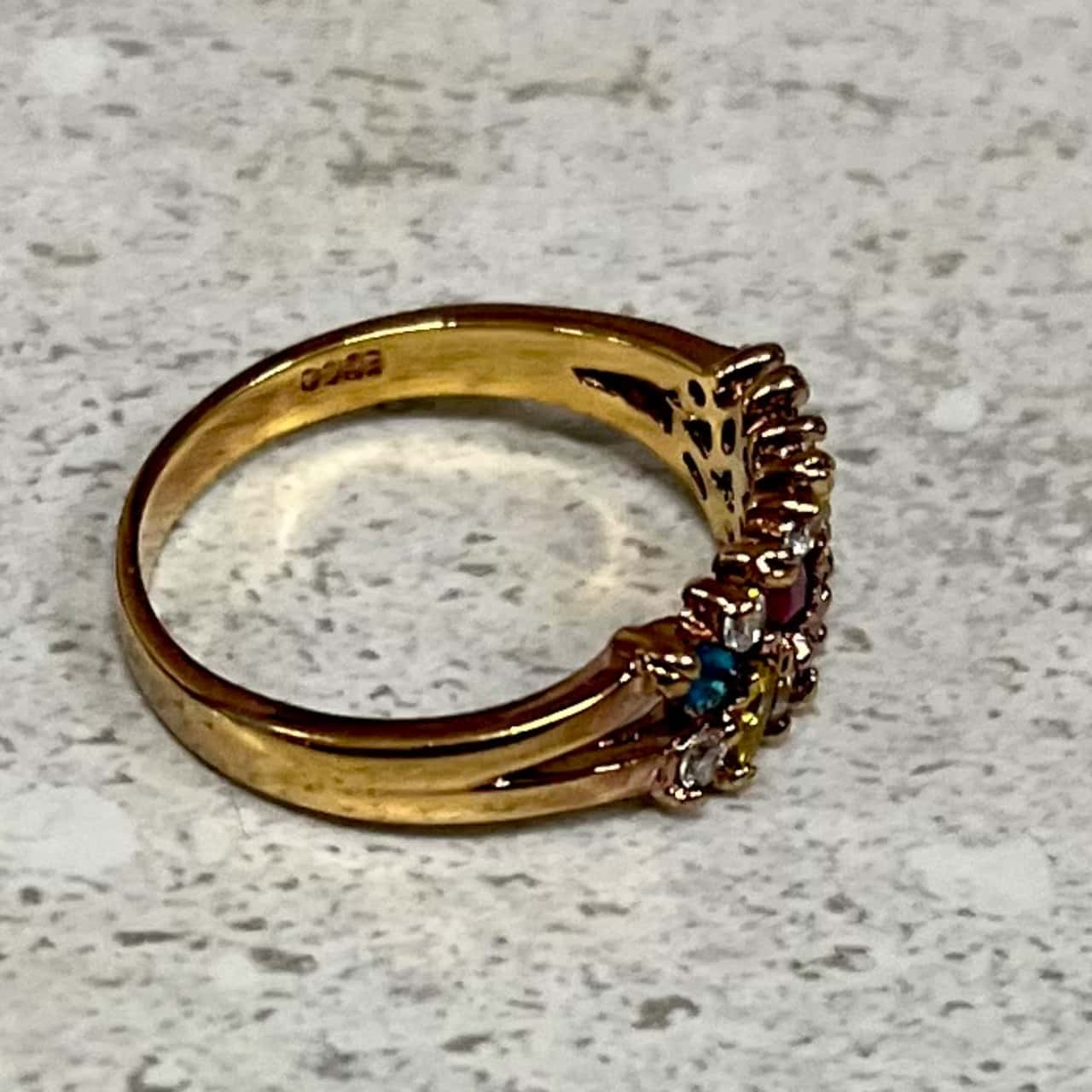 Gorgeous gold coloured ring with beautiful stones(s)