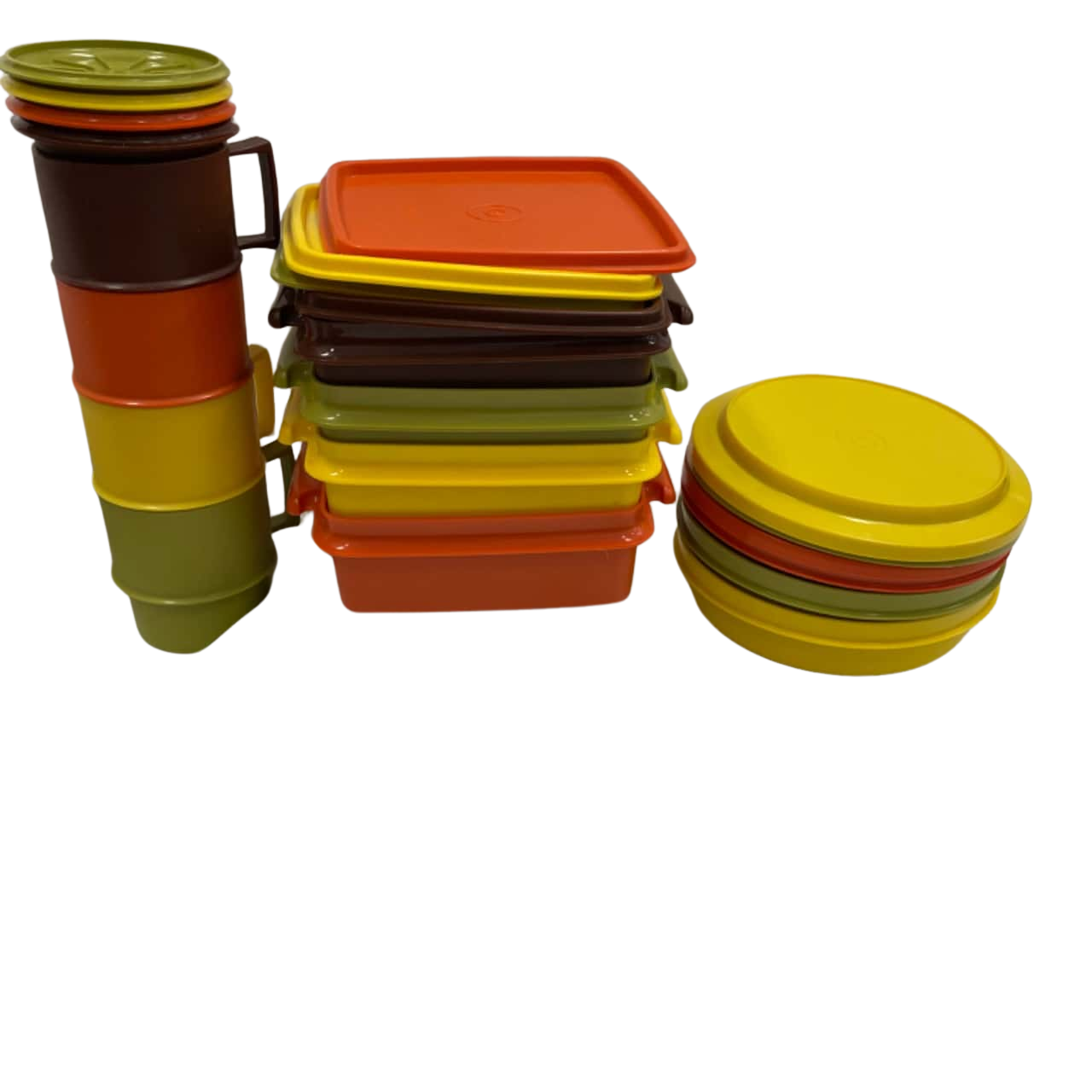 Tupperware boxes, bowls and cups all with lids(s)