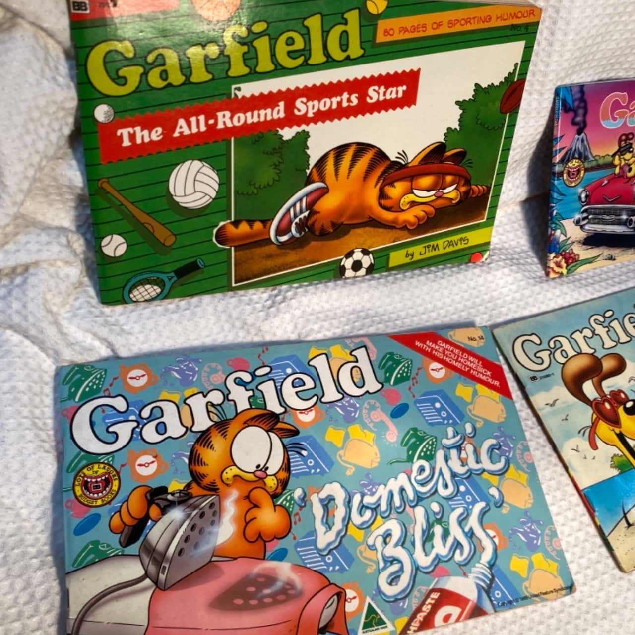 Garfield original Jim Davis comics from 85 to 89 4x bulk bundle (s)