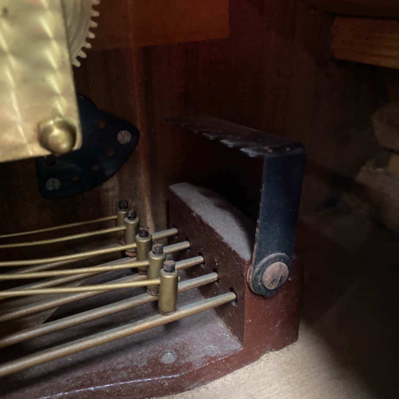 Vintage Mantle Clock [PICK UP ONLY]