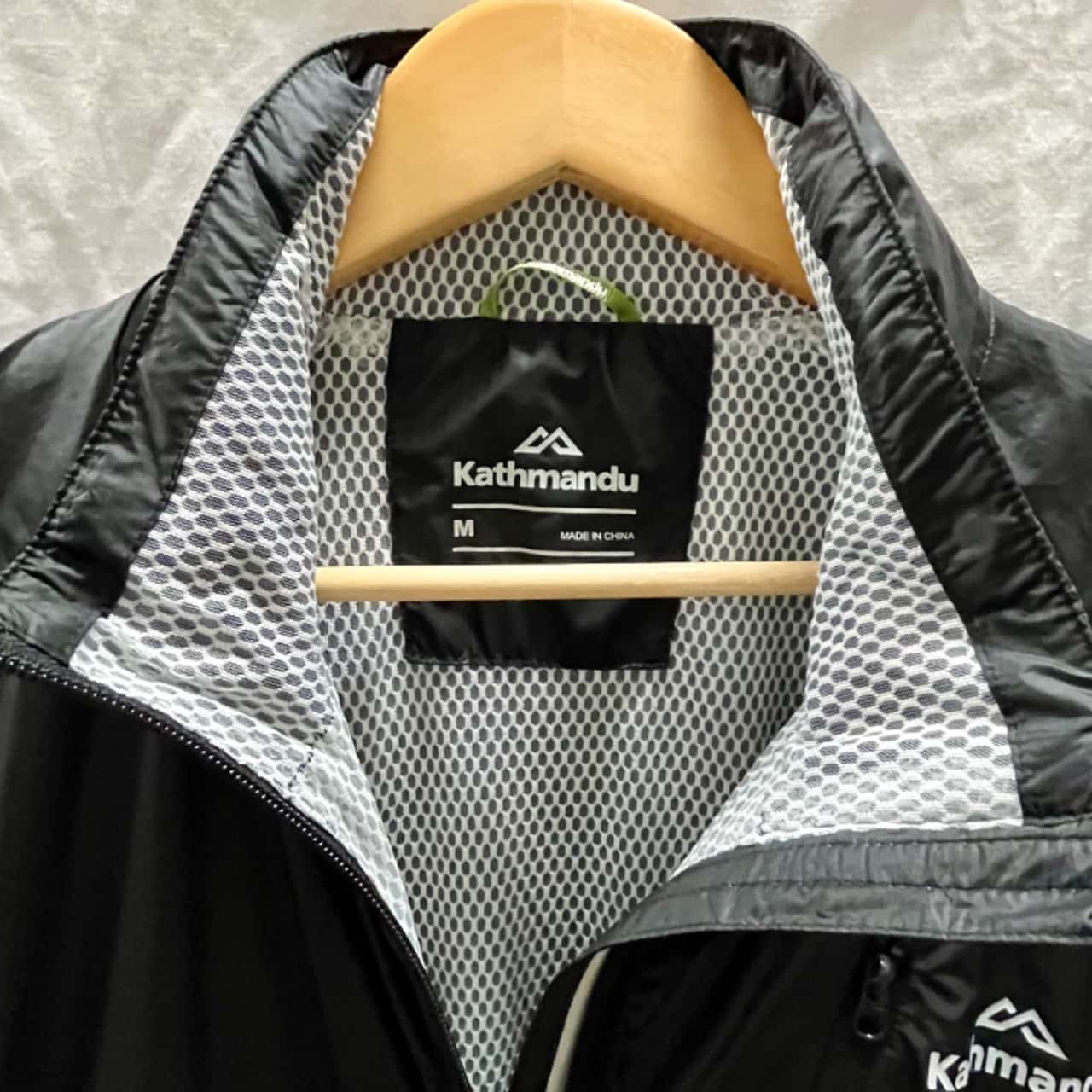 Kathmandu Mens Black Jacket with Hood in Collar (s)