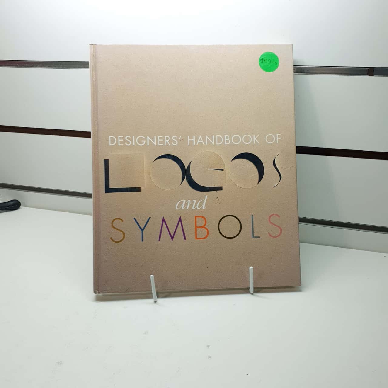 Designers handbook of logos and symbols (s)