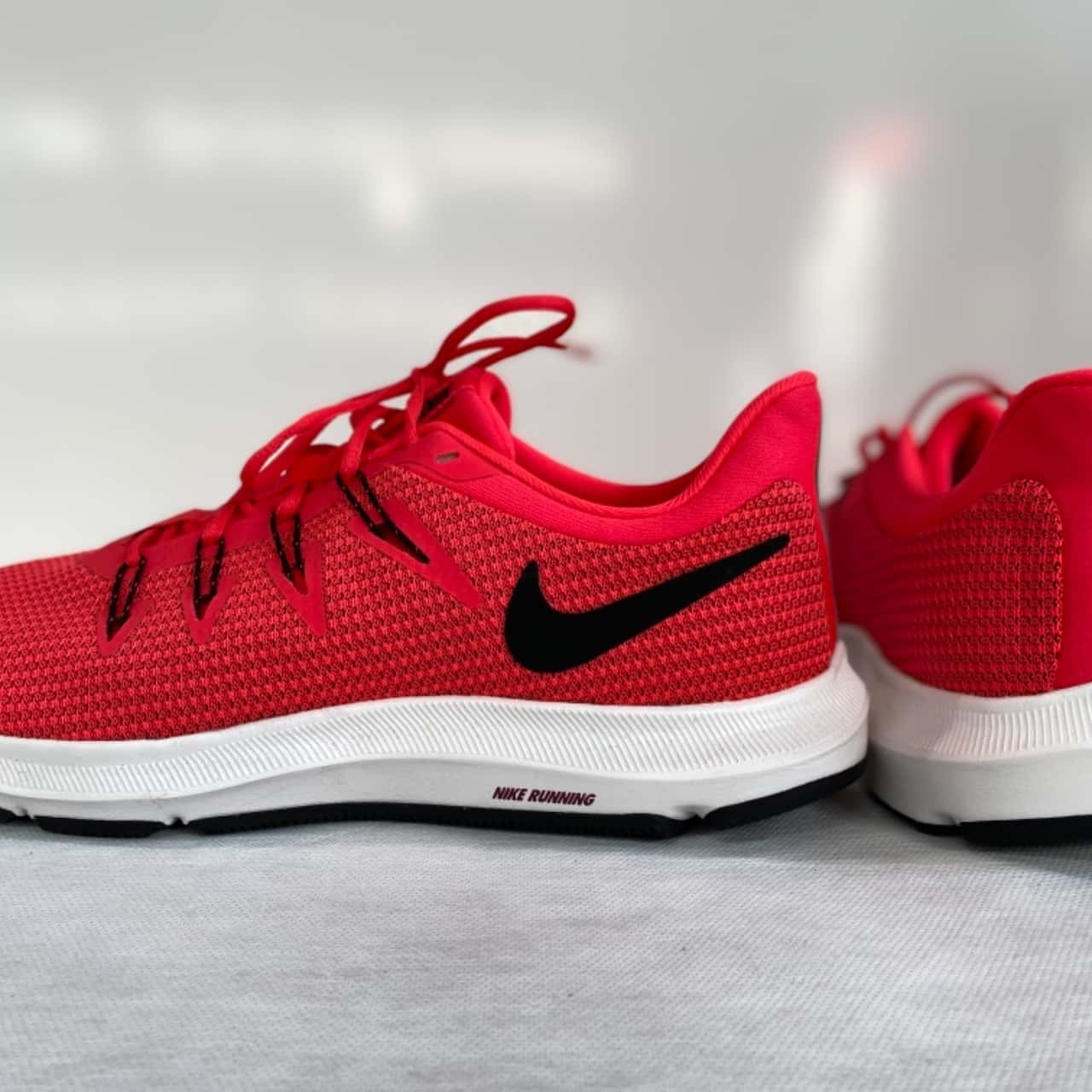 Nike Running Men’s Runners Size 10 Pink (s)