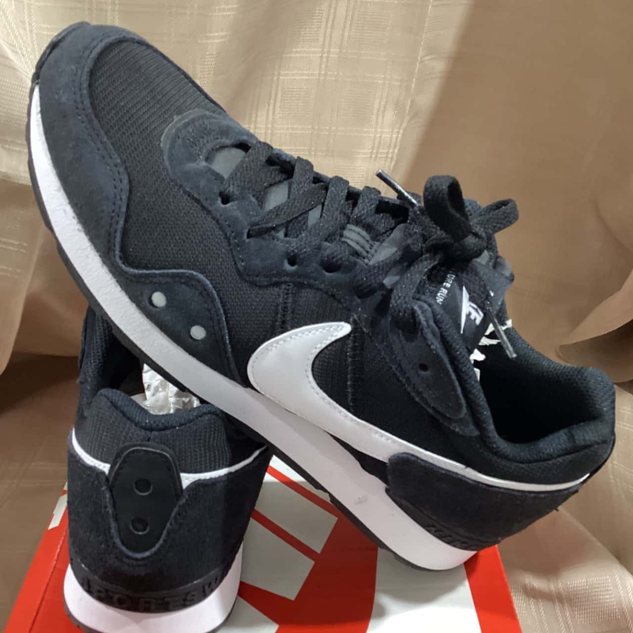 Brand New Nike Womens Size 9.5 Black (s)