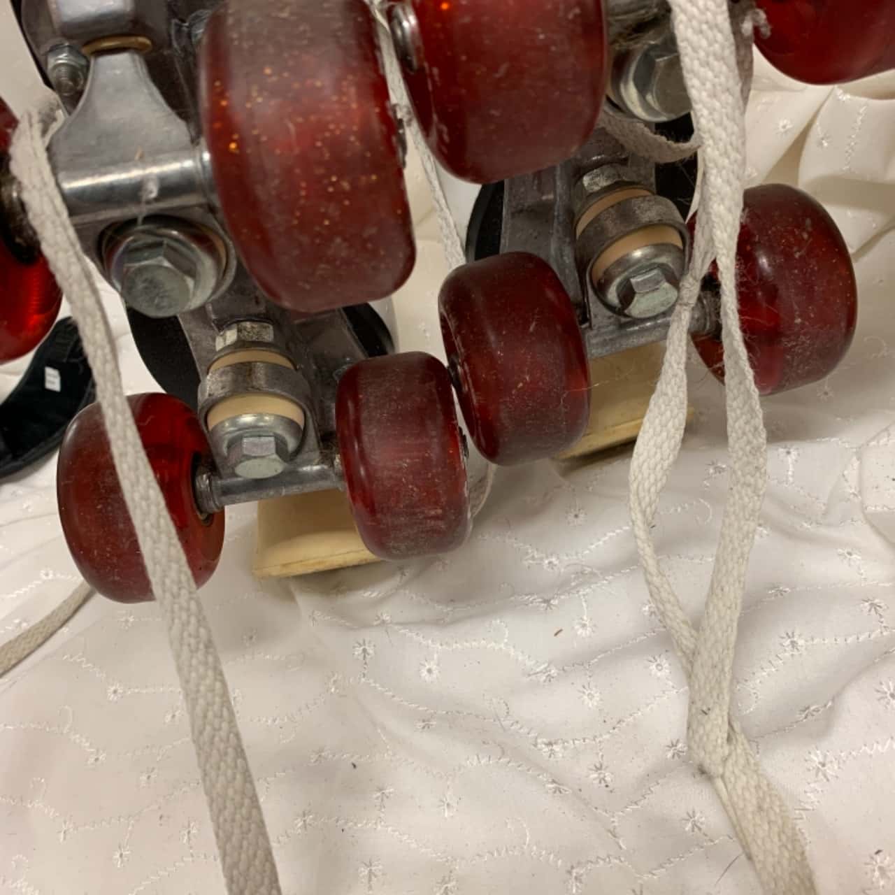 Starfire Retro Red and White Lace Up Roller Skates(s)