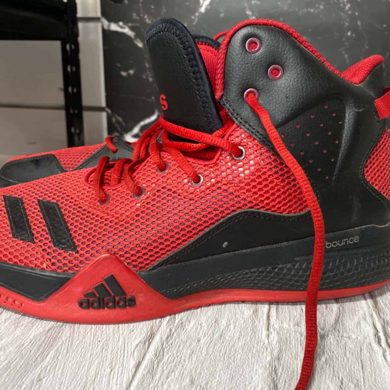 Adidas Mens Size 9.5 red and black (s)