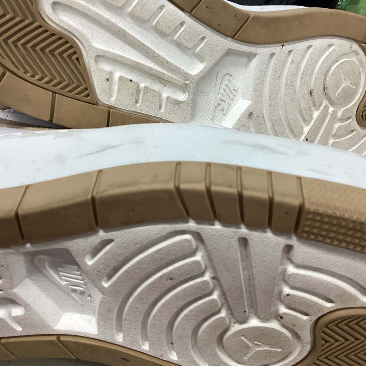 Nike Unisex Sneakers Beige / White