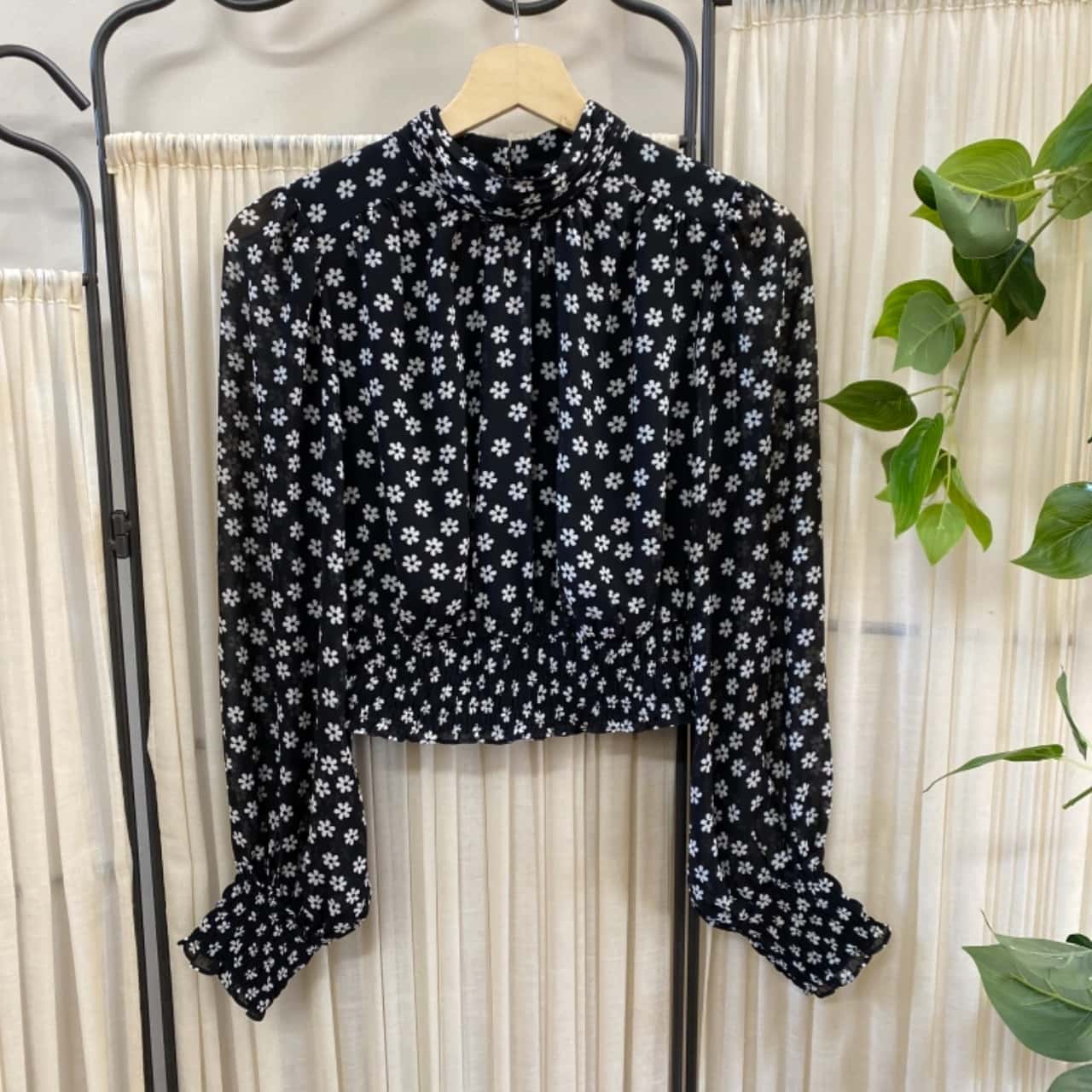 Forever New Women's Size 8 Calista Shirred Blouse Black Floral - New ...