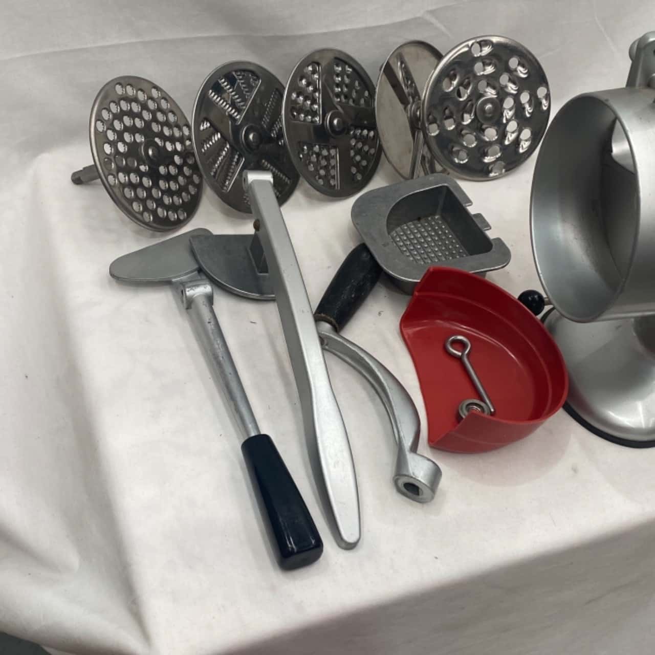 MANUAL FOOD GRINDER/SLICER/ PROCESSER with HAND CRANK & SUCTION MOUNT ...