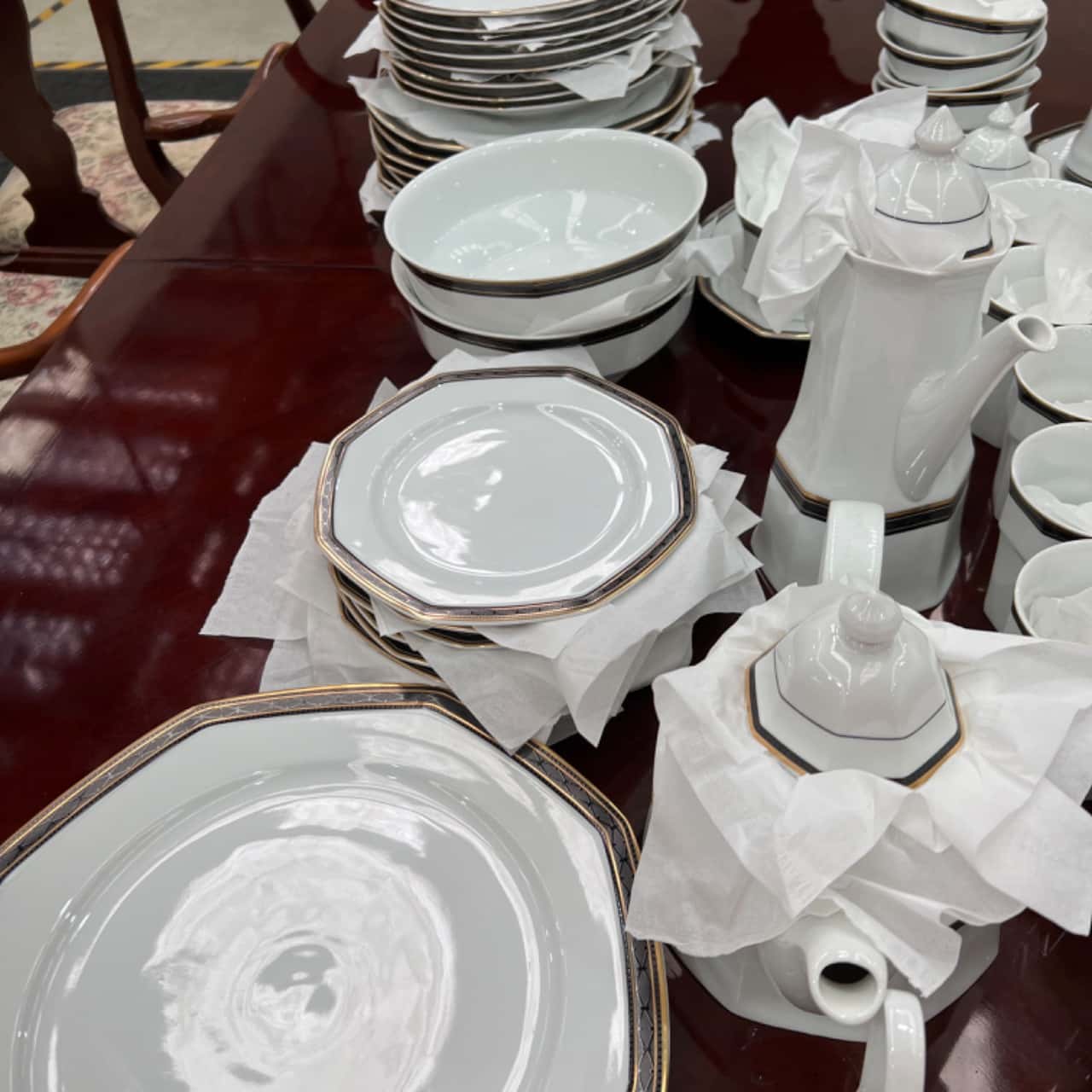 Christopher Stuart Fine China Dinner Set Pick Up Only!