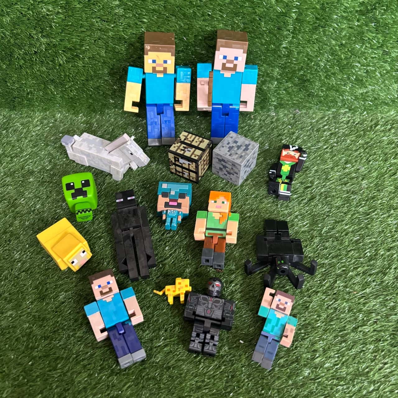 Minecraft Figurines x 16 (Mix Lot)(s)