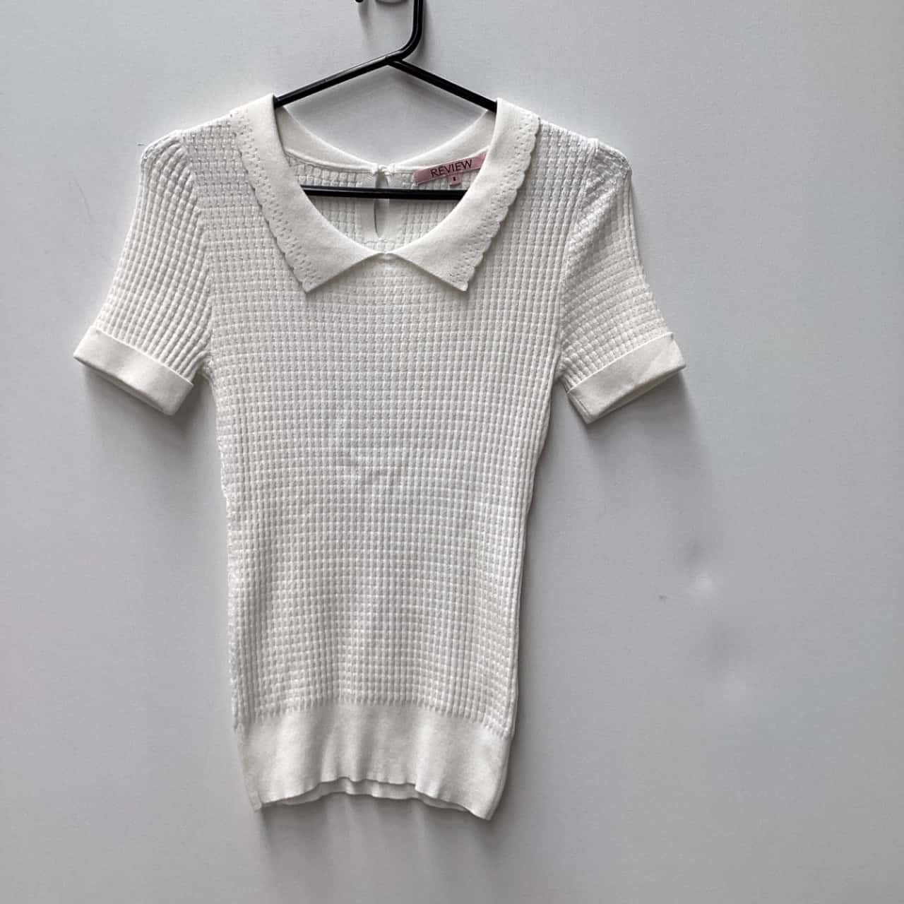 Review Womens Size 8 Short Sleeve White top(s)