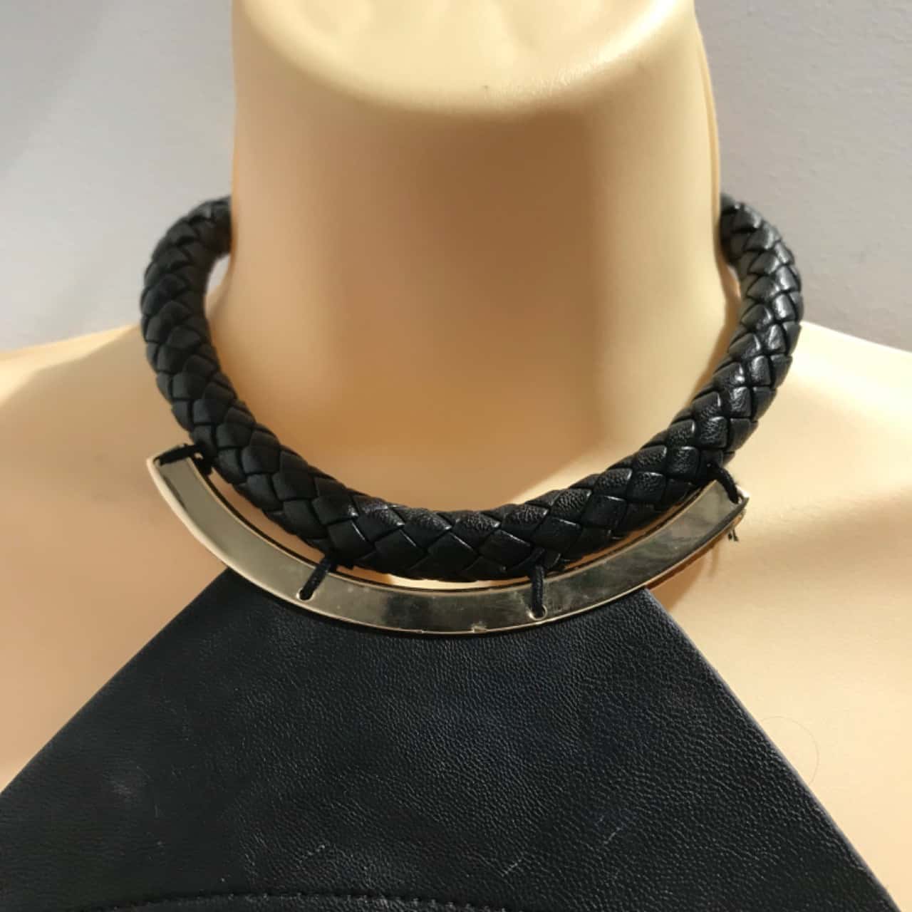 Sheike. Womens Size 10. Unusual Clasp Halter Neck evening Dress. Black ...